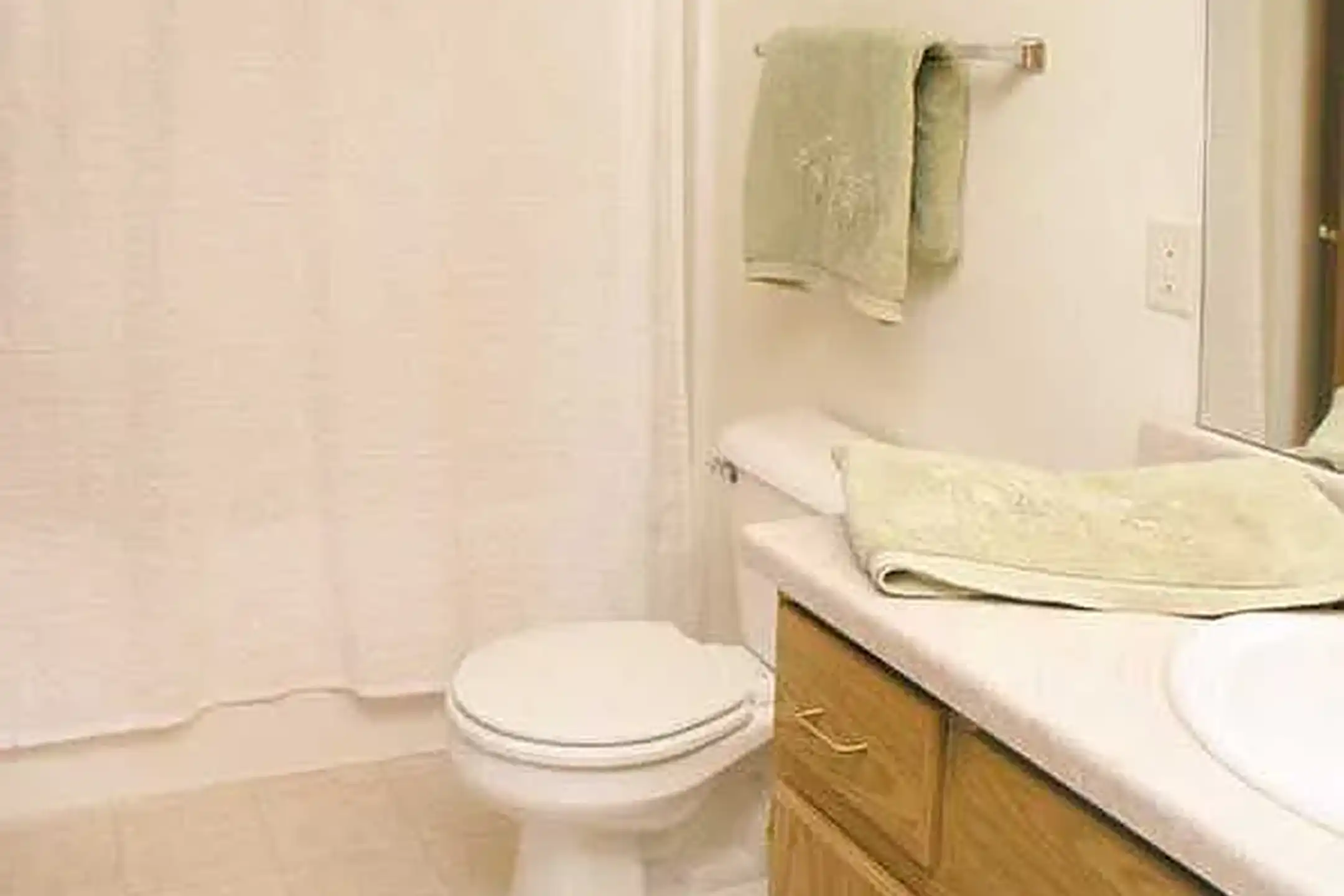 Ledgecrest Estates - De Pere, WI 54115 | ApartmentGuide.com