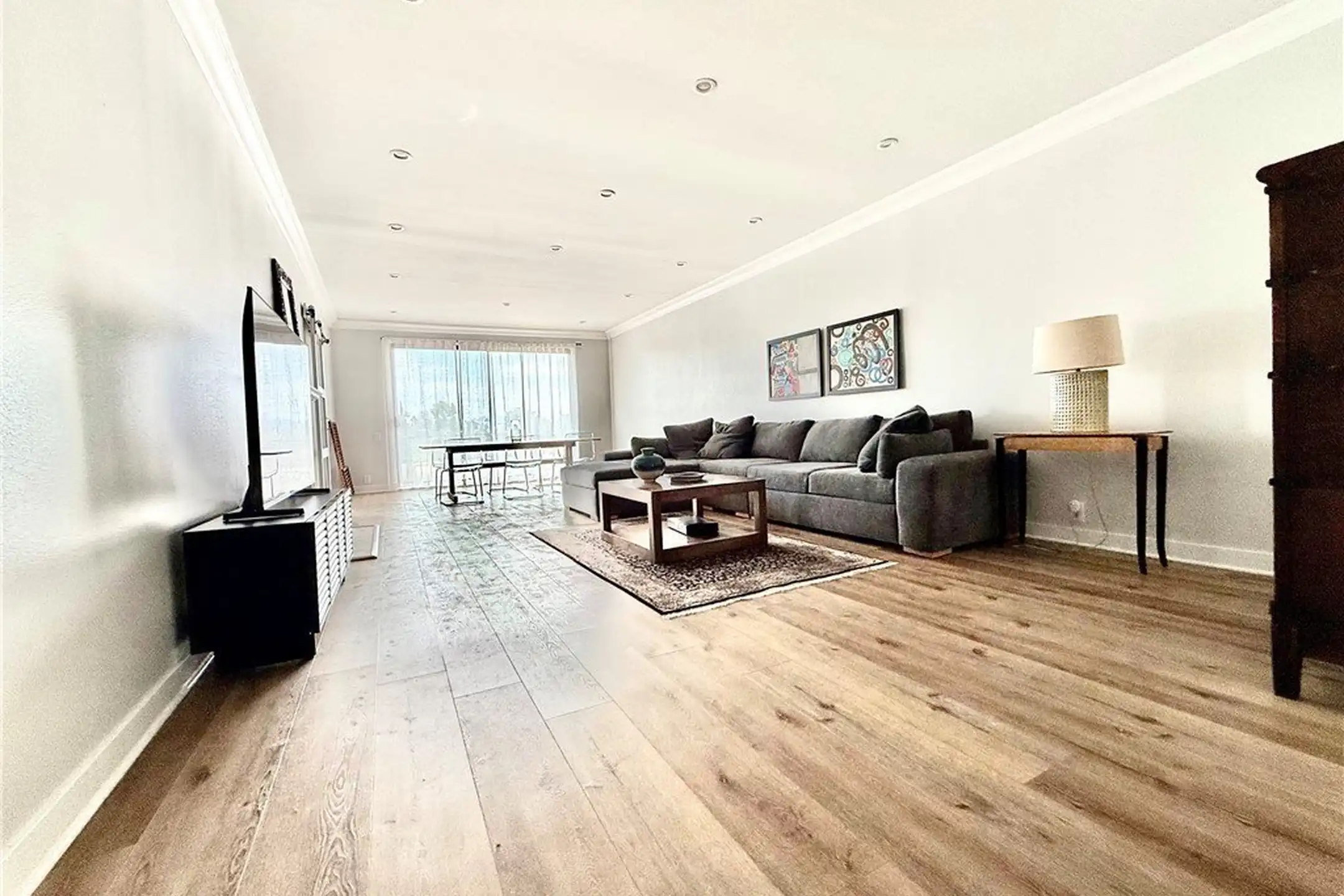 4454 Ventura Canyon Ave #305 - Los Angeles, CA 91423 | ApartmentGuide.com