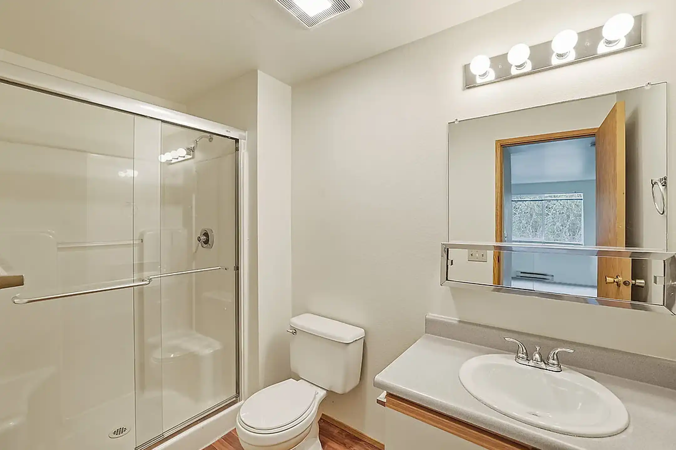 Canyon Pointe - Bothell, WA 98021 | ApartmentGuide.com