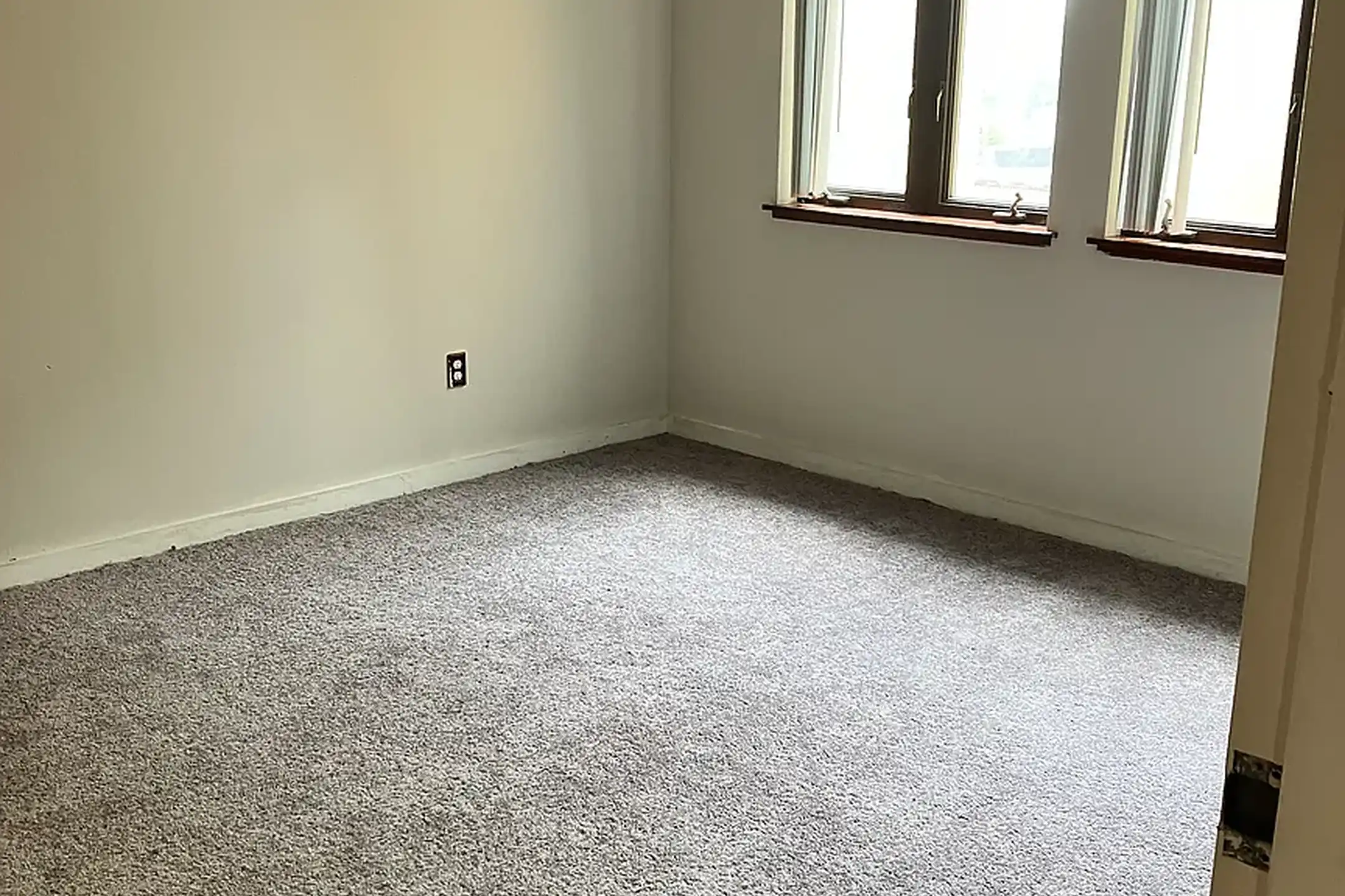 Barney Square Apartments - Schenectady, NY 12305 | ApartmentGuide.com