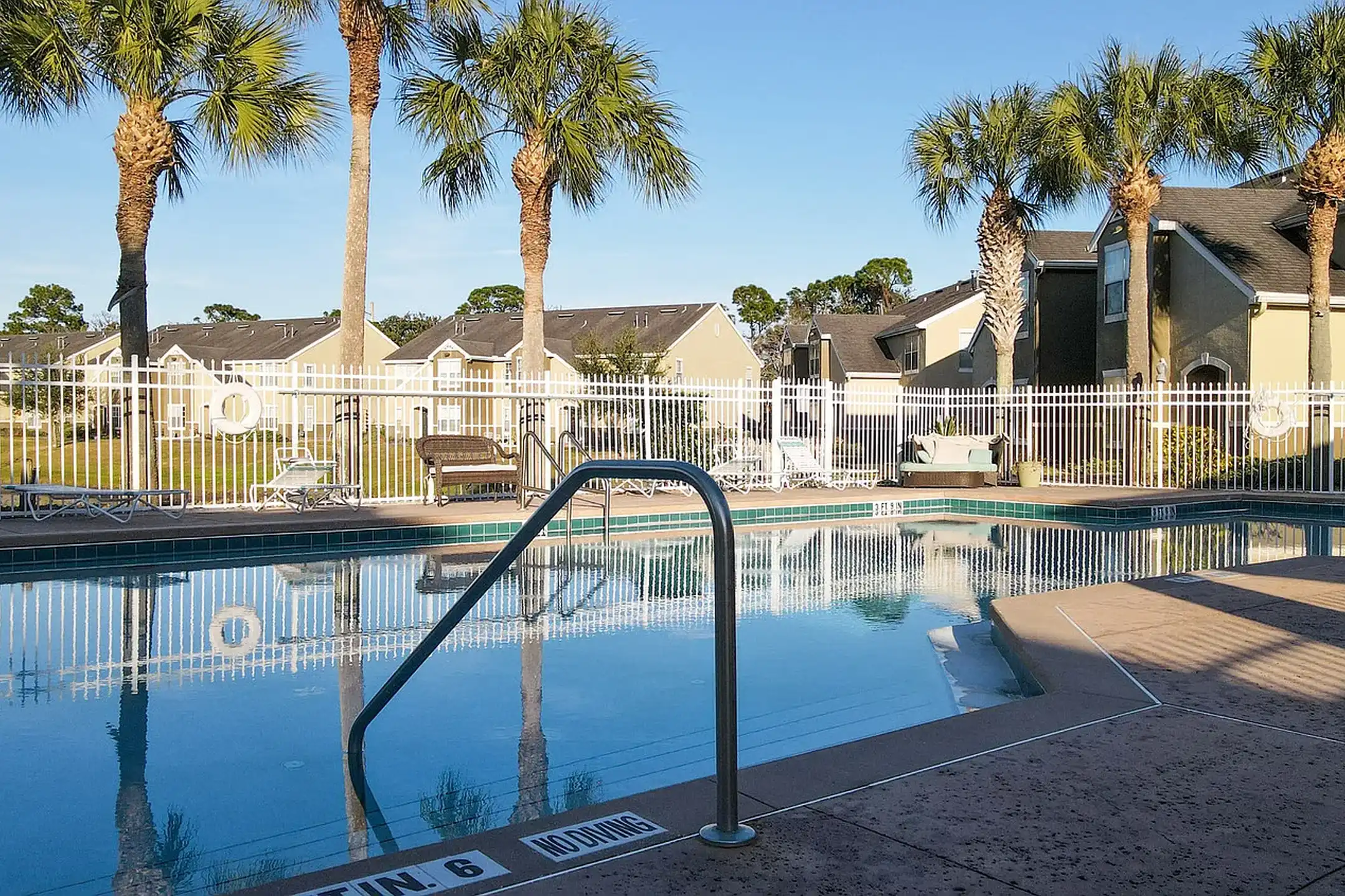 Hickory Pointe Apartments - Melbourne, FL 32901 | ApartmentGuide.com