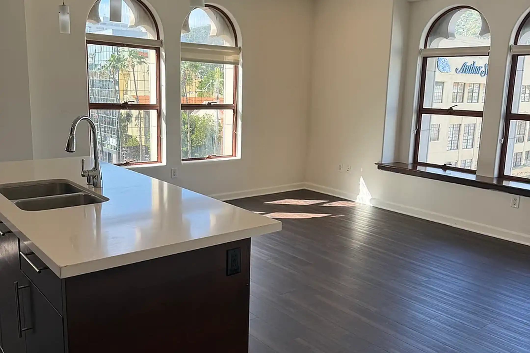 7046 Hollywood Boulevard - Los Angeles, CA 90028 | ApartmentGuide.com