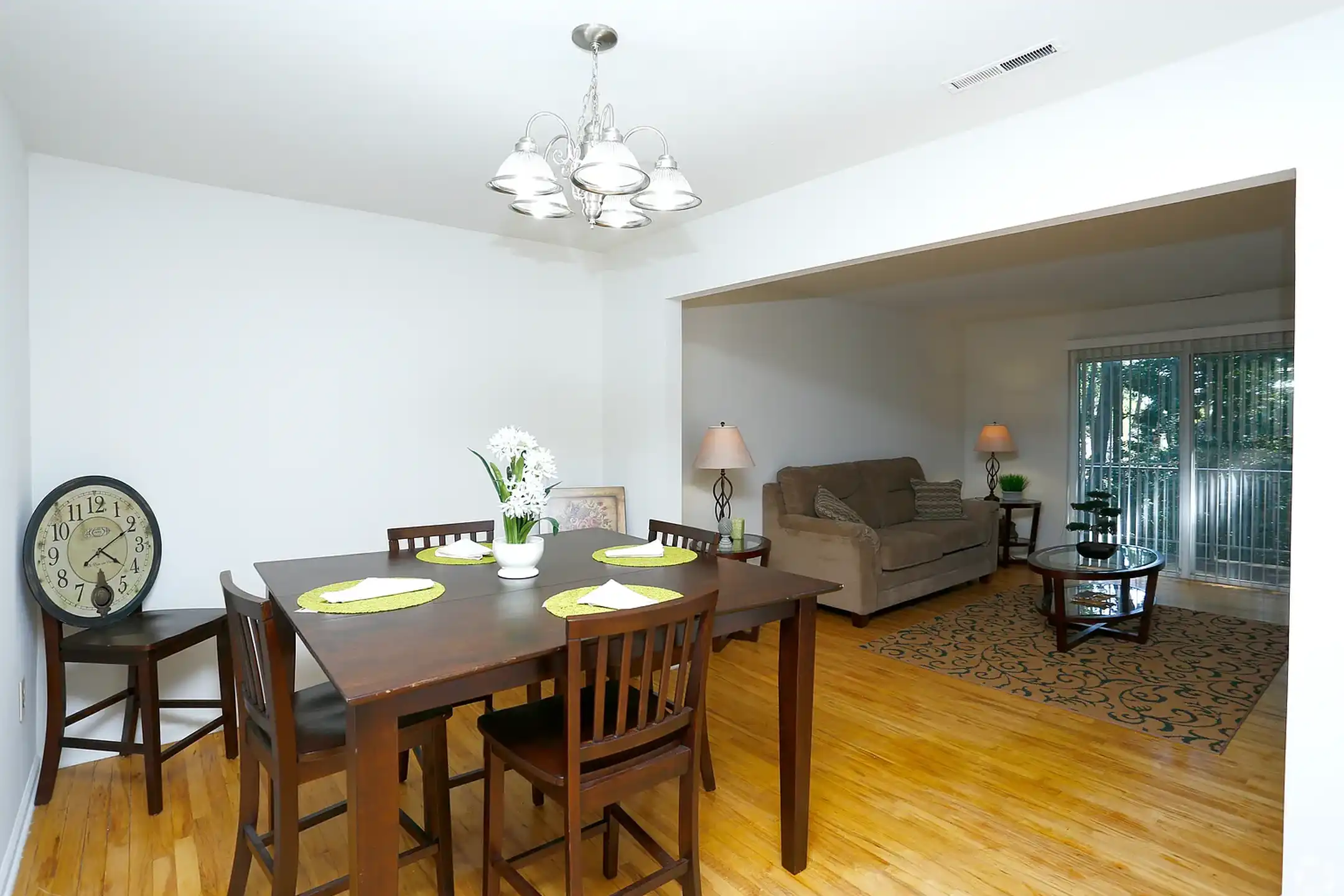 Woodmere at Hamilton Apartments - Hamilton, NJ 08690 | ApartmentGuide.com