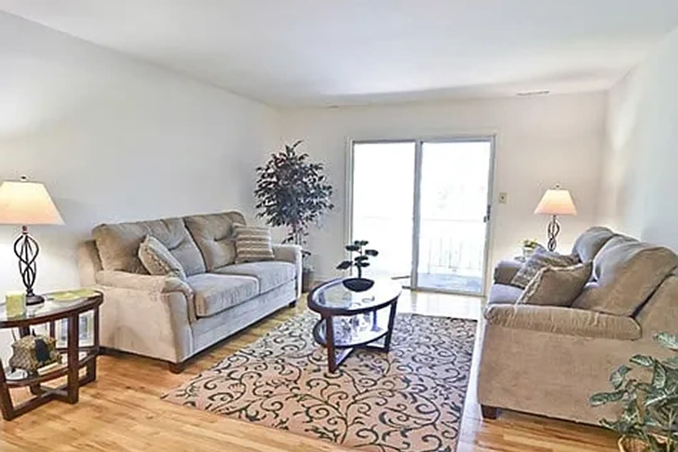 Woodmere at Hamilton Apartments - Hamilton, NJ 08690 | ApartmentGuide.com