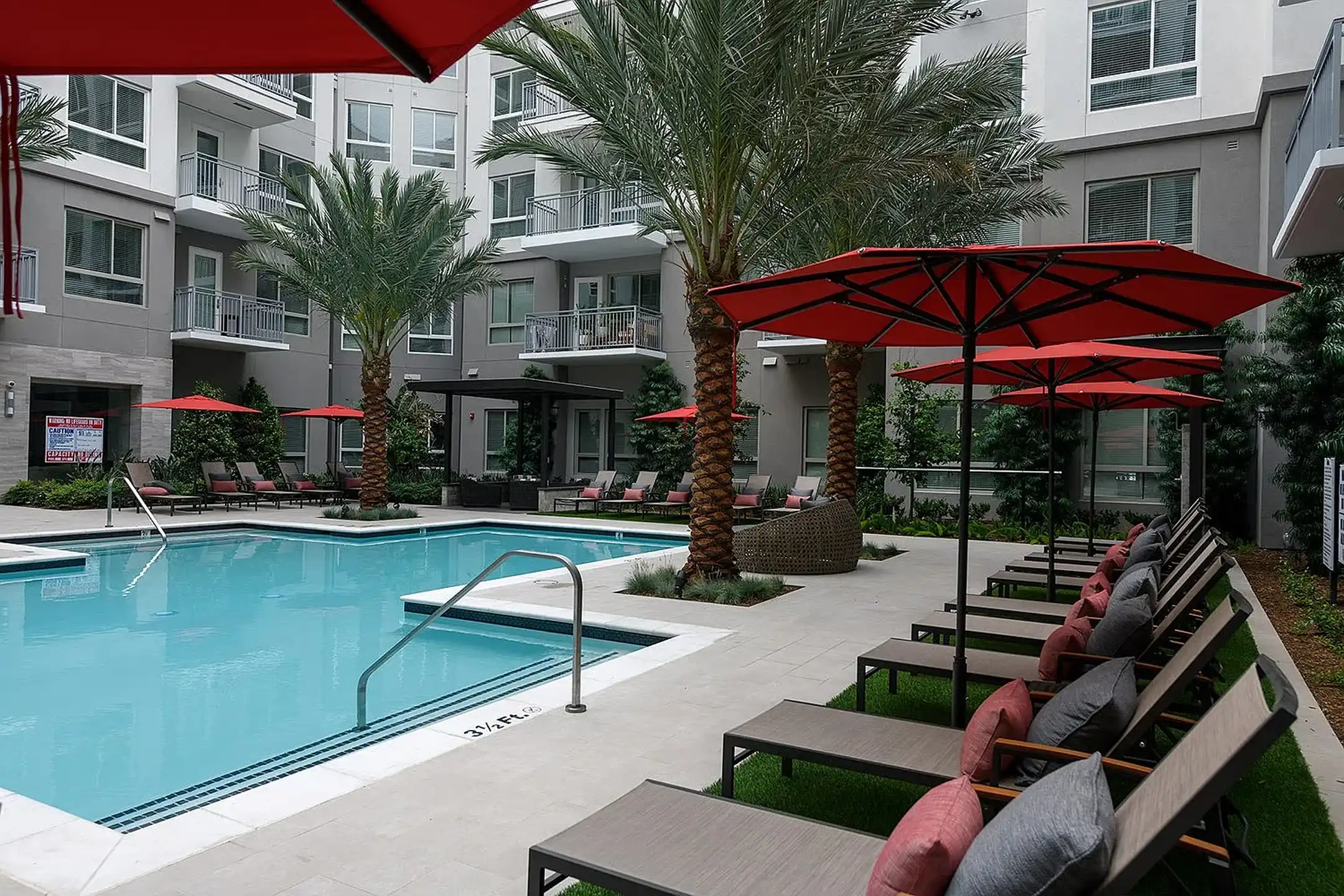 Bell Warner Center - Canoga Park, CA 91303 | ApartmentGuide.com