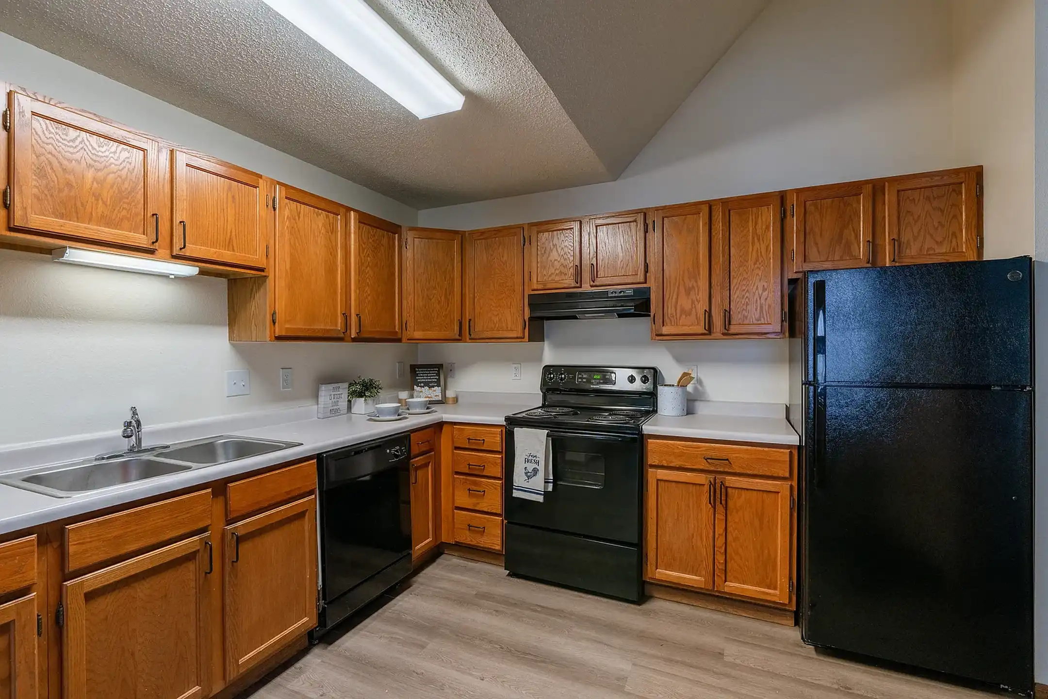 Willow Park - Fargo, ND 58103 | ApartmentGuide.com
