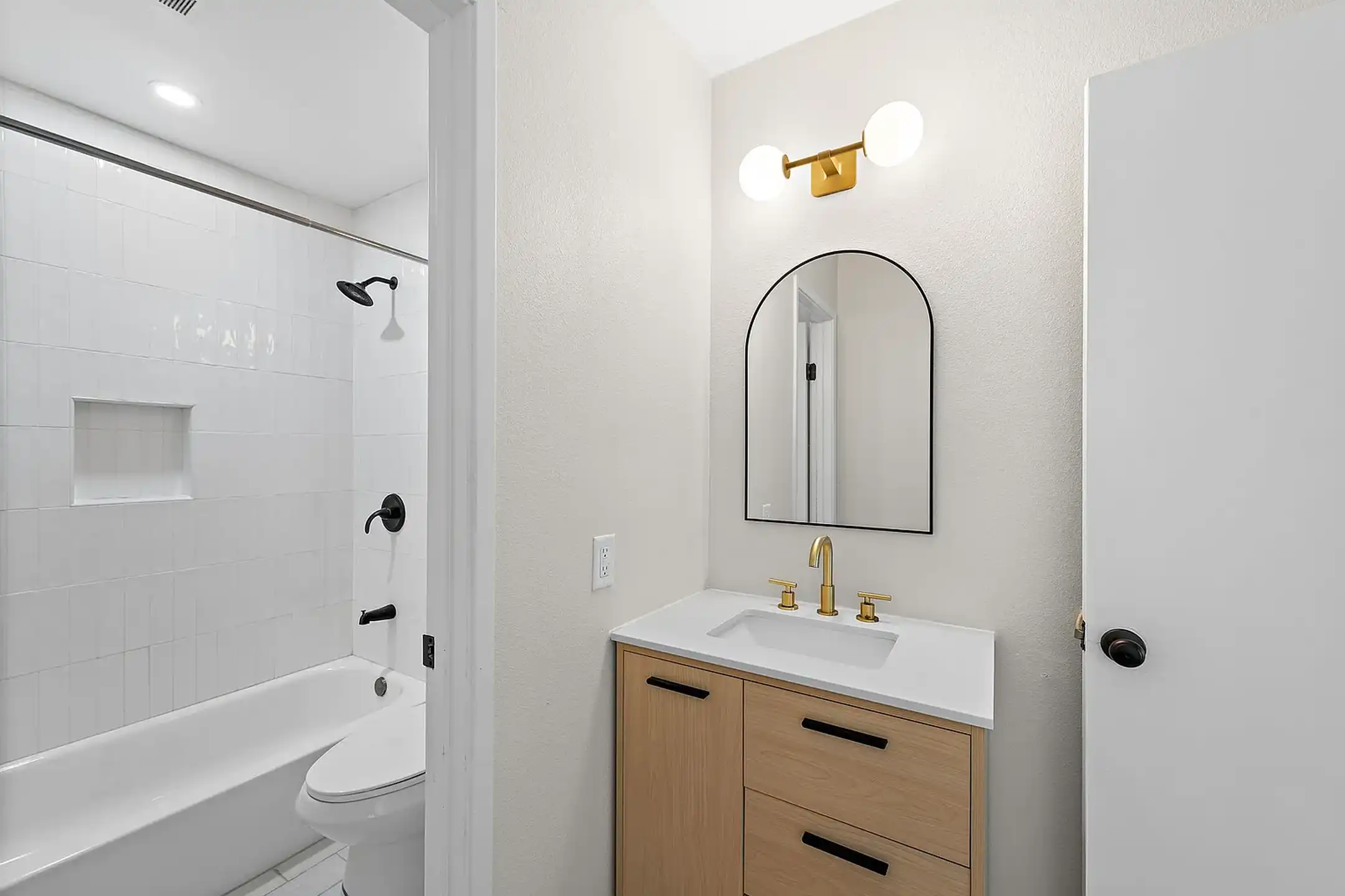 Stella Vista - San Diego, CA 92111 | ApartmentGuide.com