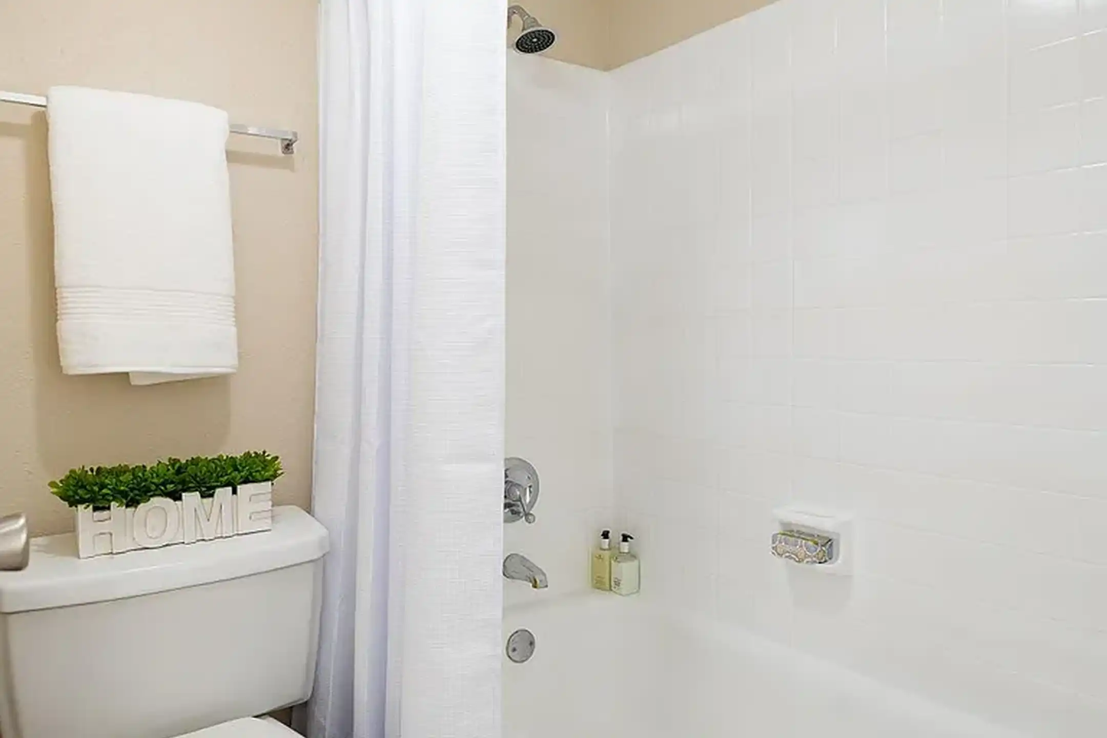 Madison at Largo - Largo, FL 33770 | ApartmentGuide.com