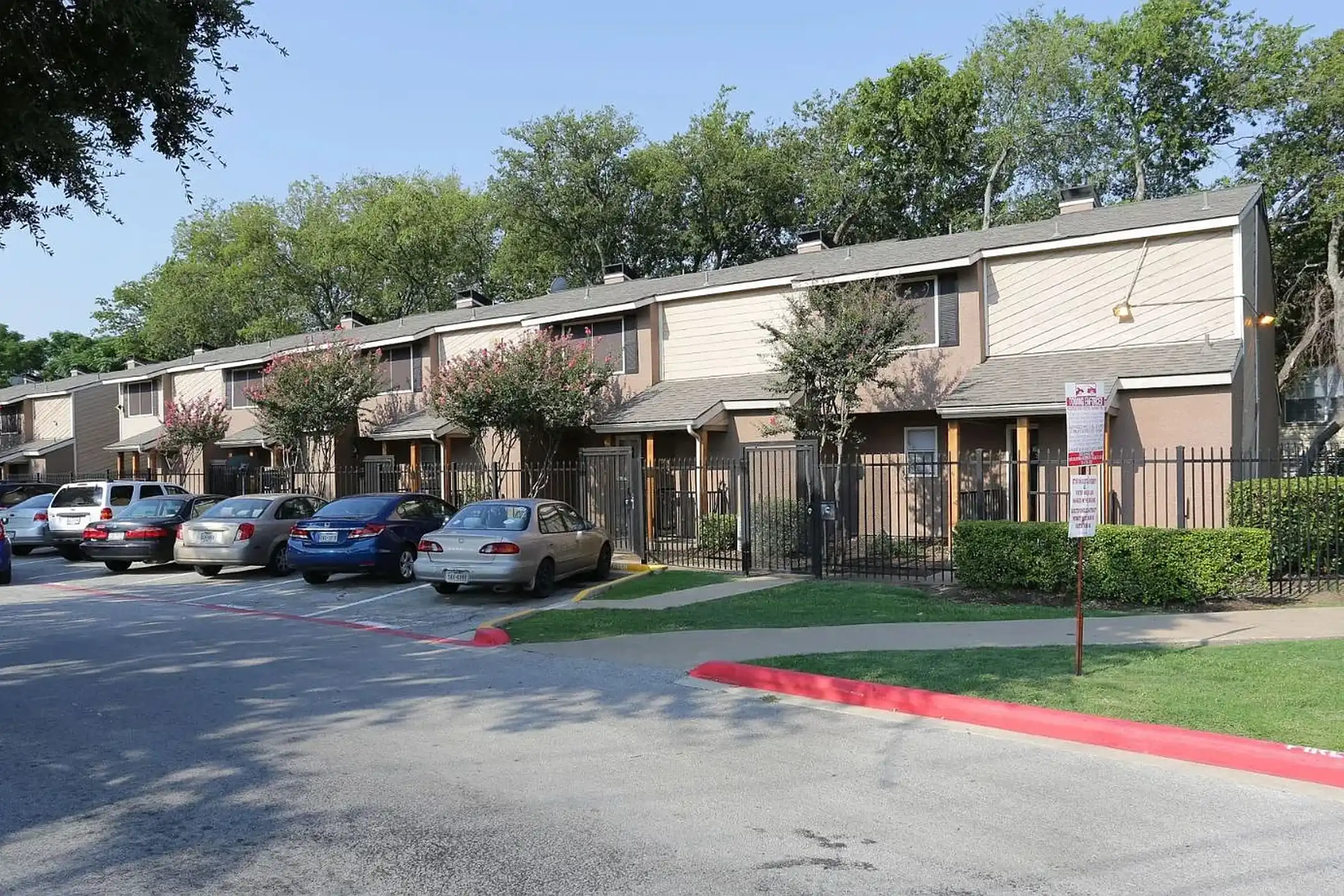 Parks at Walnut - Dallas, TX 75243 | ApartmentGuide.com