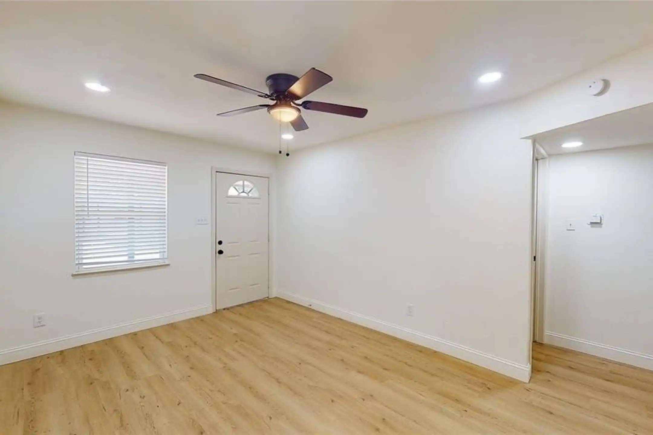 614 W Heard St #12 - Cleburne, TX 76033 | ApartmentGuide.com