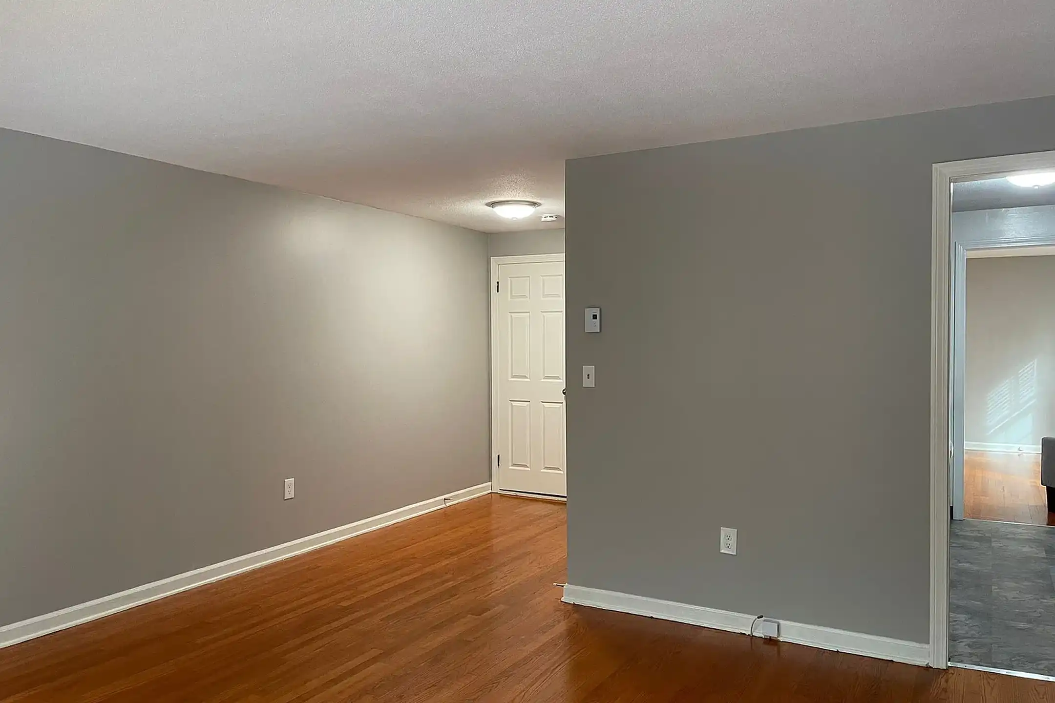 Suffield West Apartments - Suffield, CT 06078 | ApartmentGuide.com