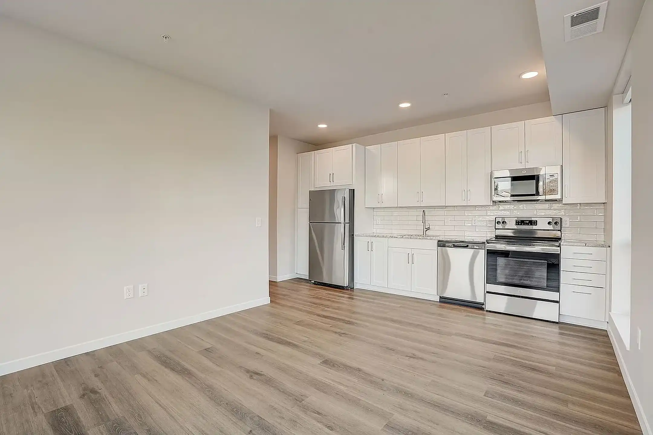 CR Crossing - Coon Rapids, MN 55433 | ApartmentGuide.com