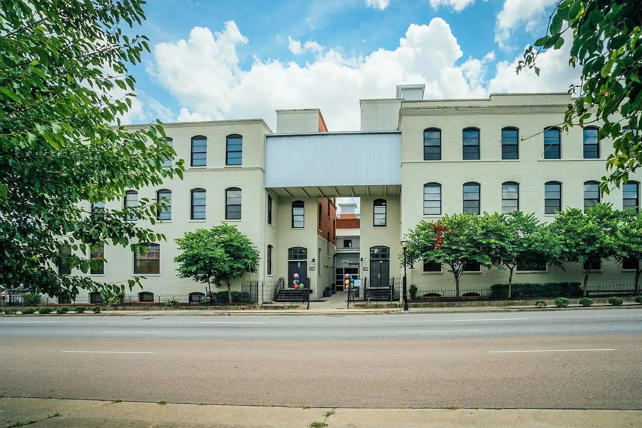 Perry Street Lofts - Petersburg, VA 23803 | ApartmentGuide.com