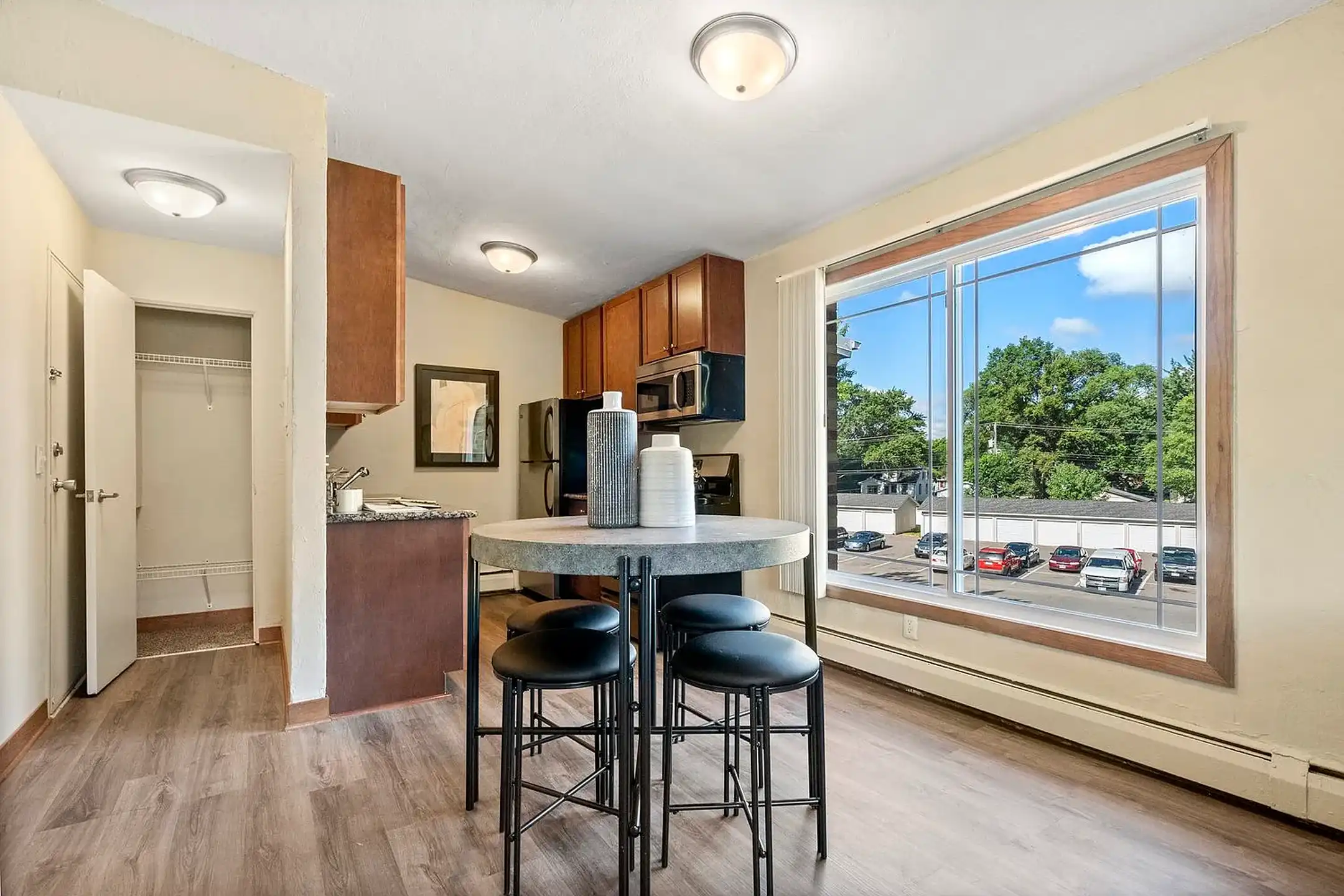 Lake Pointe Apartments - Brooklyn Center, MN 55429 | ApartmentGuide.com