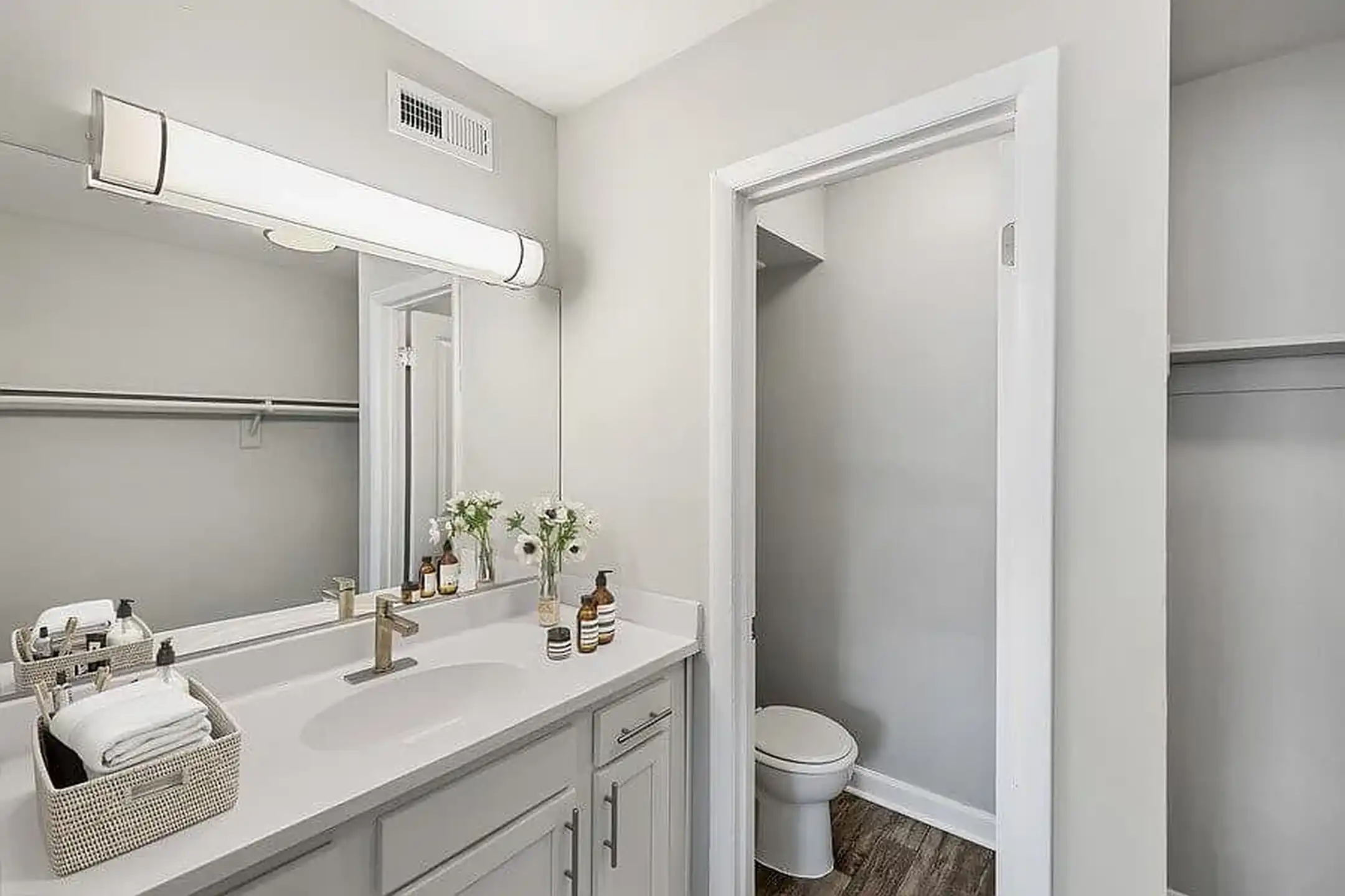 Dale Forest - Dale City, VA 22193 | ApartmentGuide.com