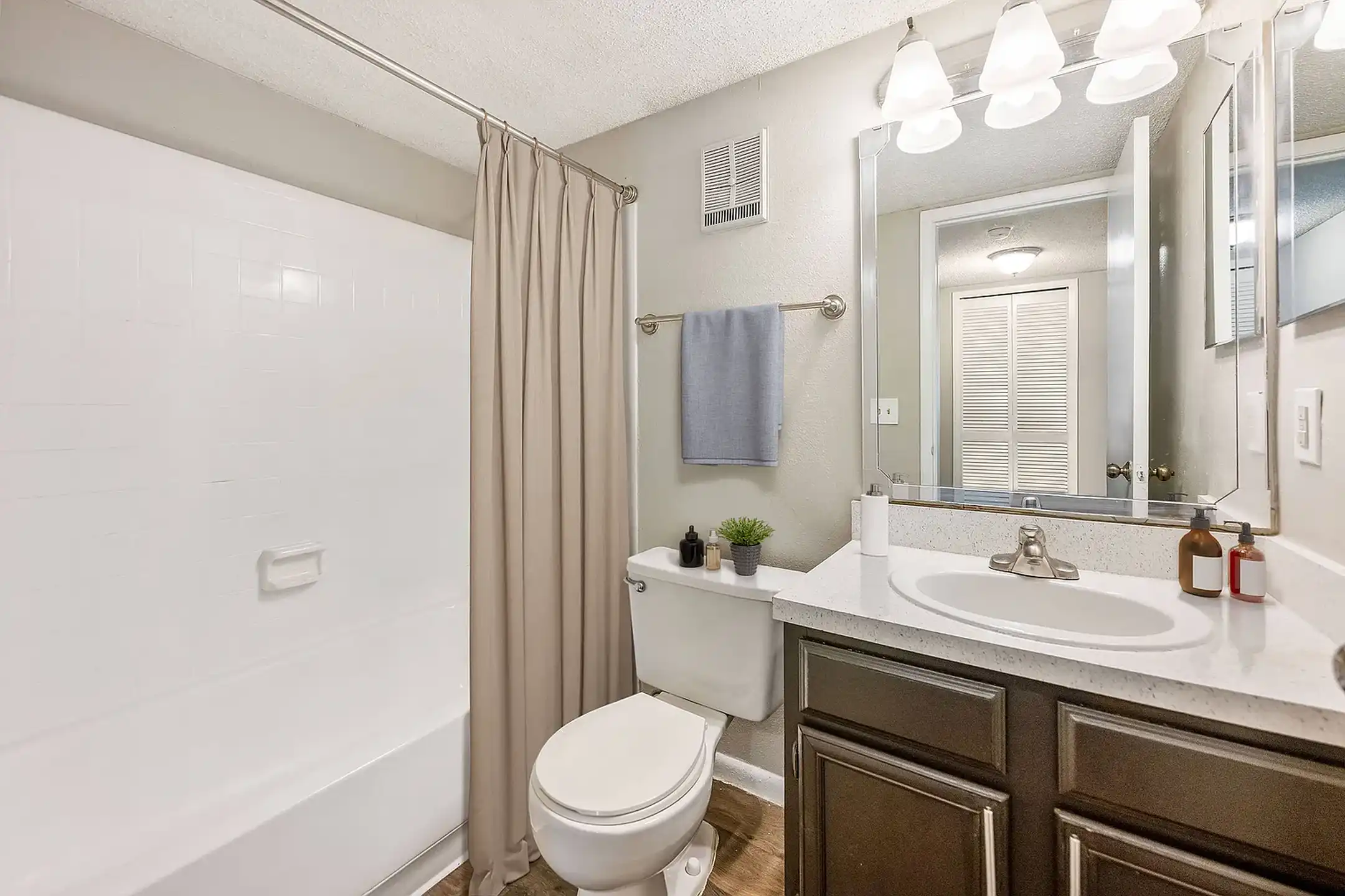 Reserve at Orange Park - Orange Park, FL 32073 | ApartmentGuide.com