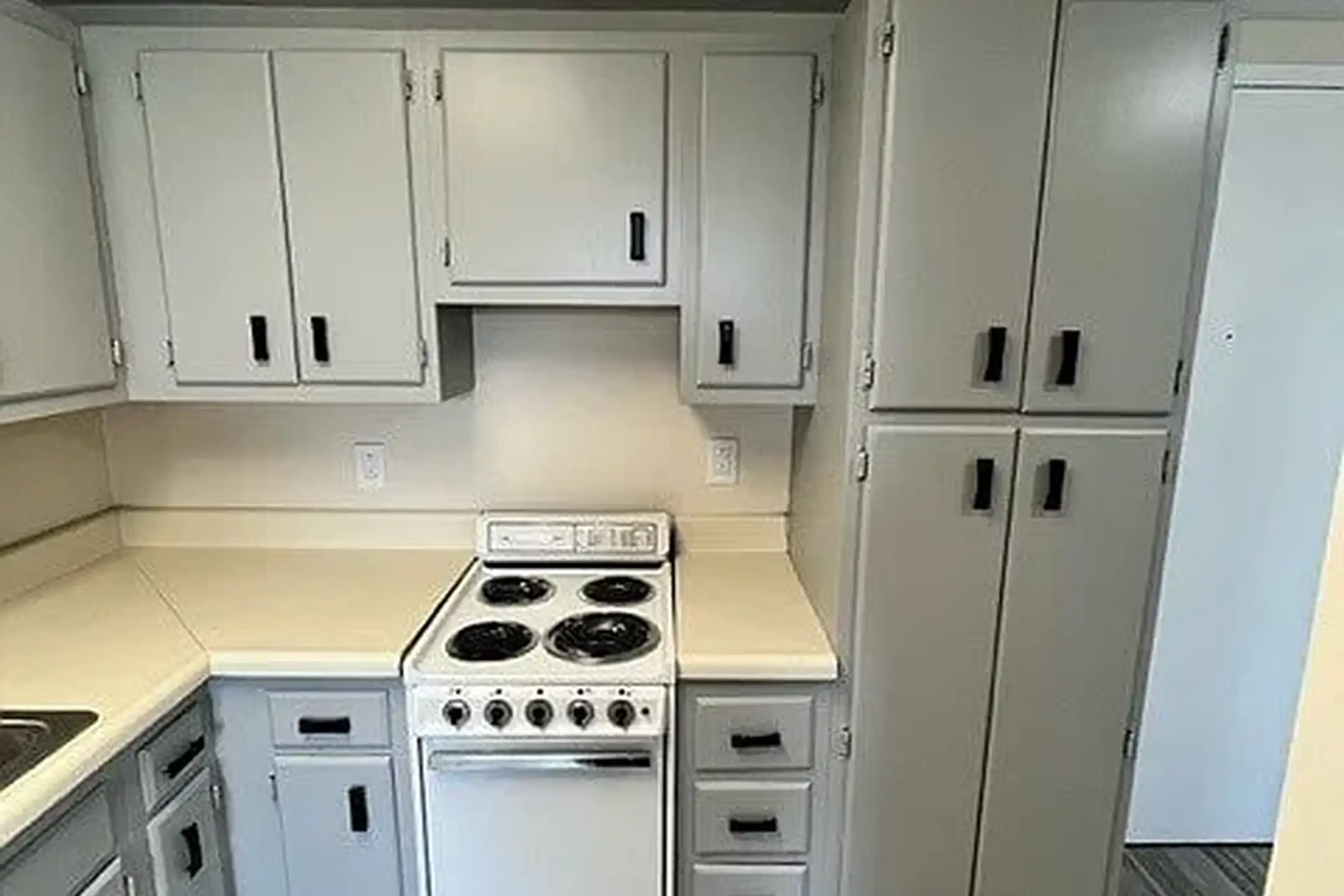 VIRGINIA TOWERS APARTMENTS - Towson, MD 21286 | ApartmentGuide.com