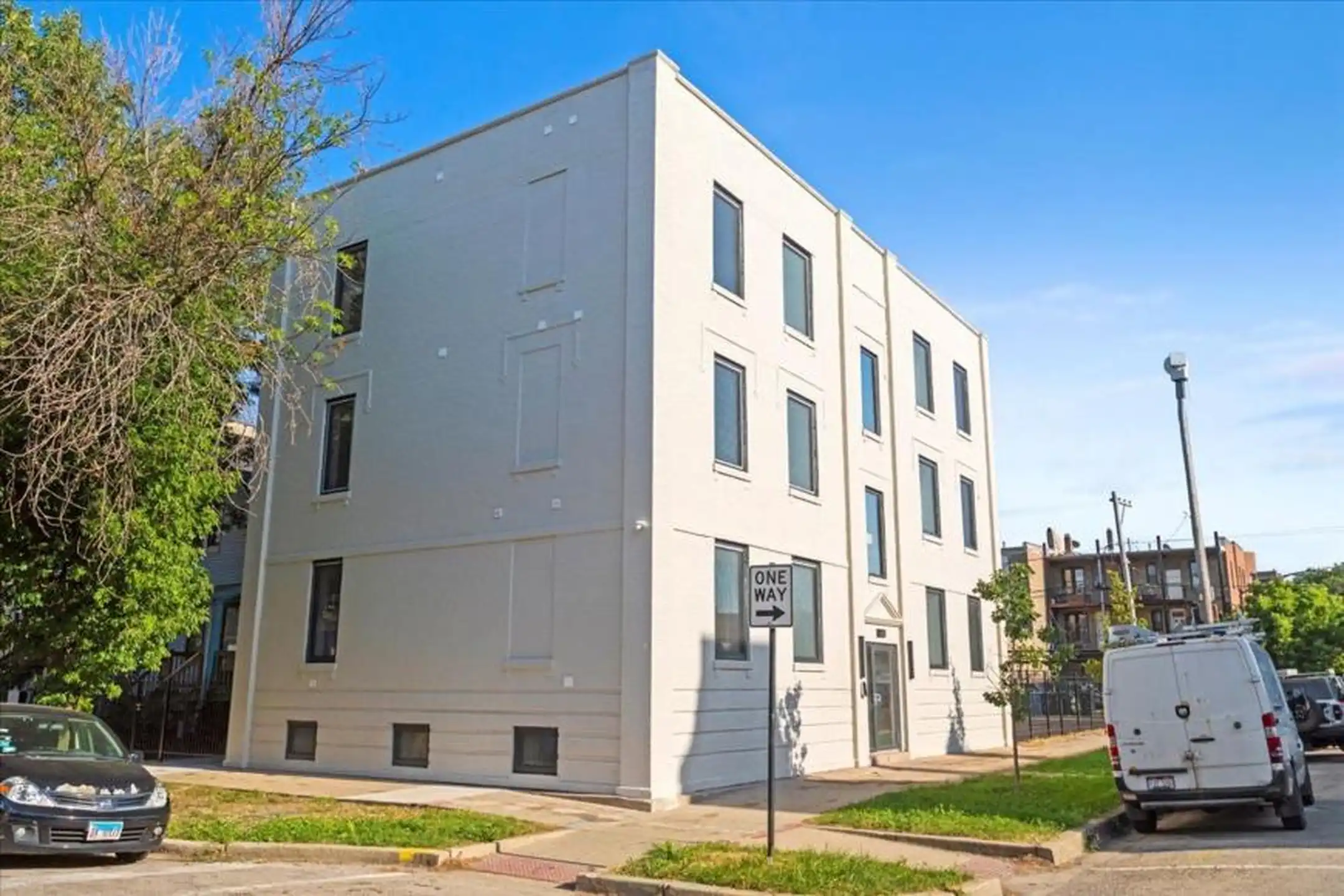 2023 N Drake Ave - Chicago, IL 60647 | ApartmentGuide.com