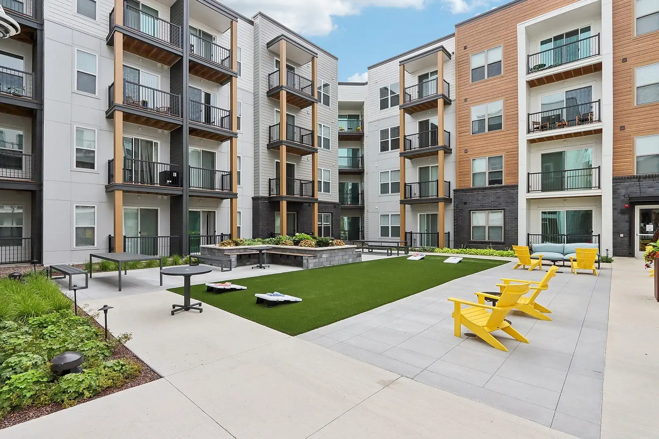 2929 on Mayfair - Wauwatosa, WI 53222 | ApartmentGuide.com