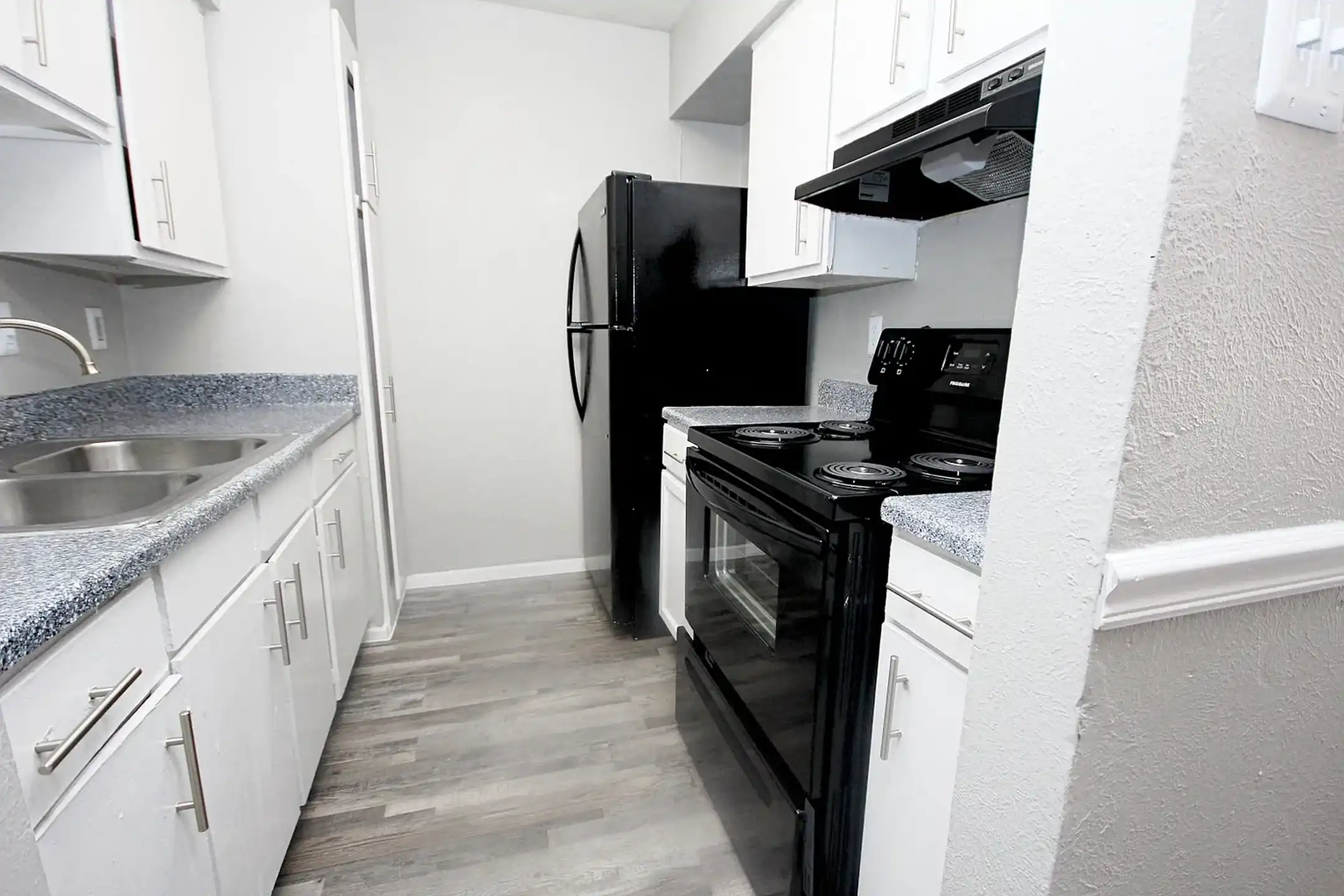 Devon Park Apartments - Dallas, TX 75241 | ApartmentGuide.com