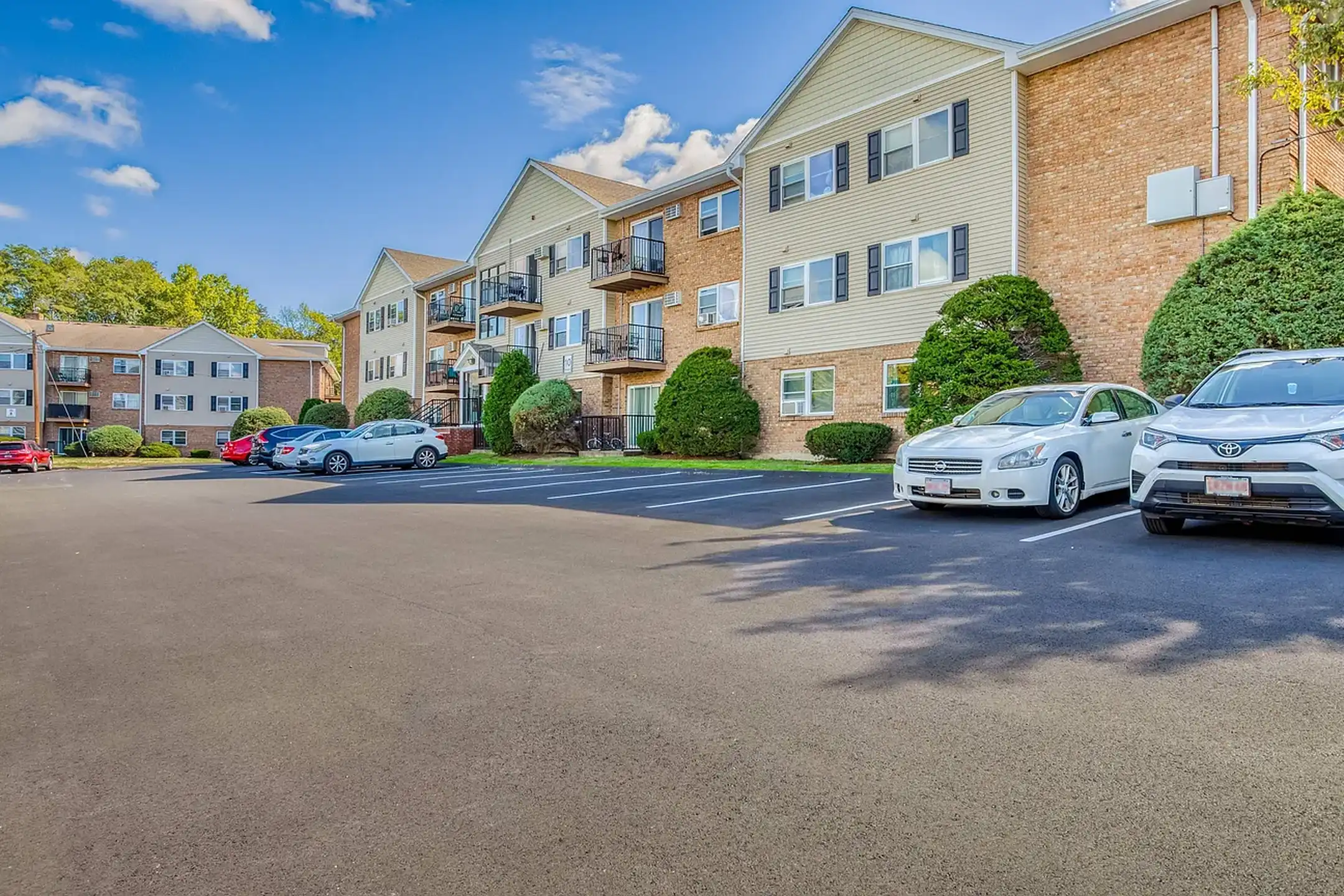 Saunders Crossing - Lawrence, MA 01843 | ApartmentGuide.com