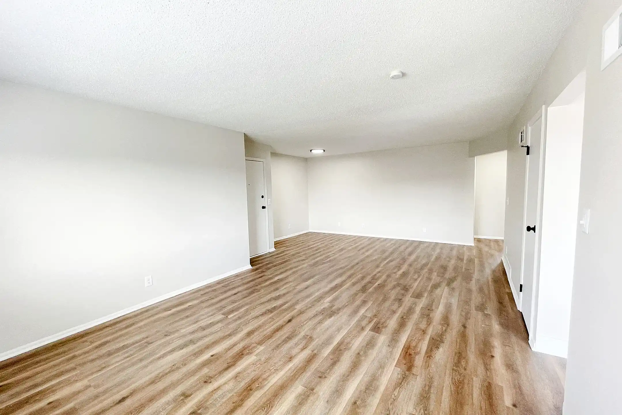 87th Street Apartments - Overland Park, KS 66212 | ApartmentGuide.com