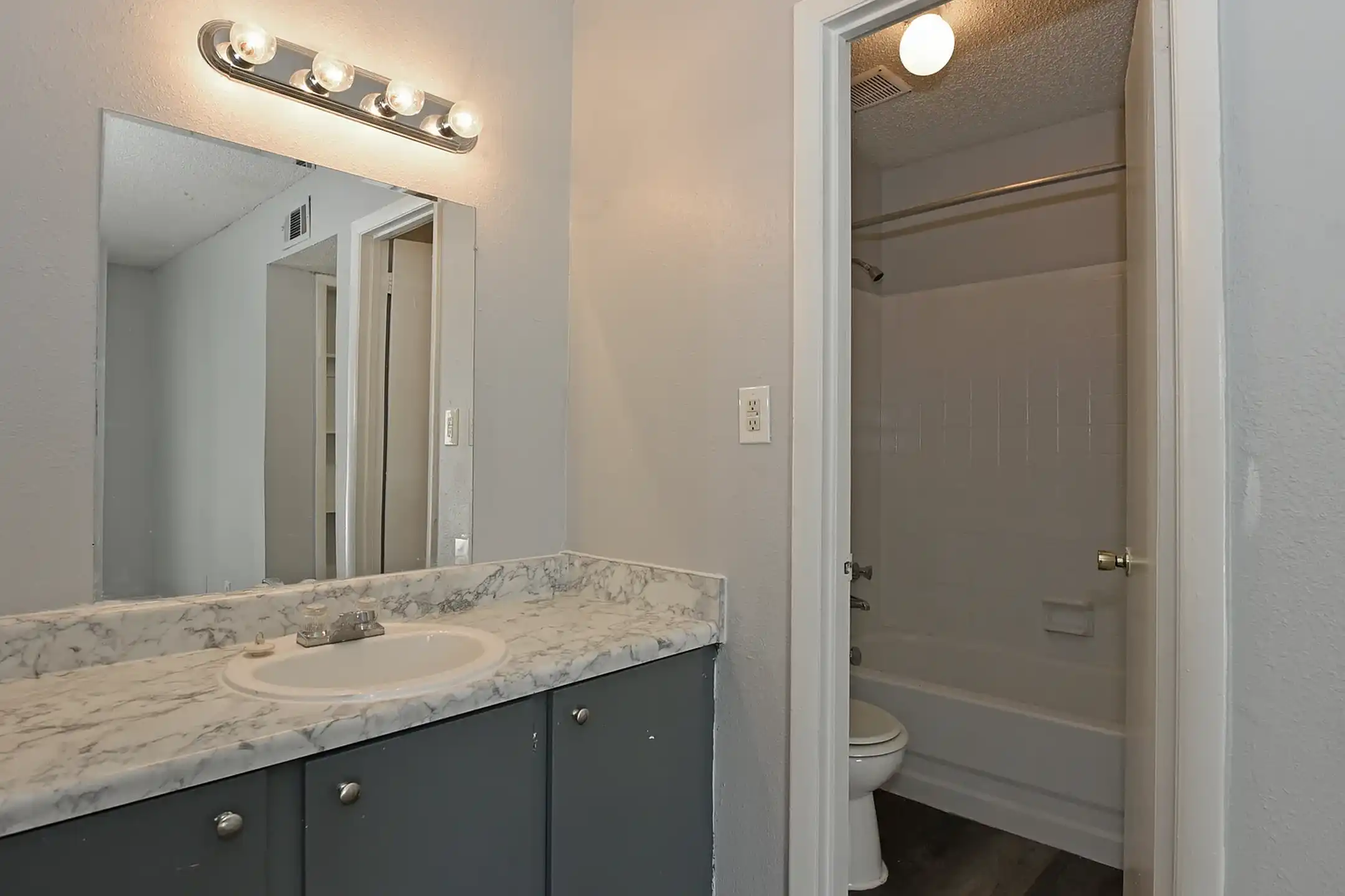 Regency at Raleigh - Memphis, TN 38128 | ApartmentGuide.com
