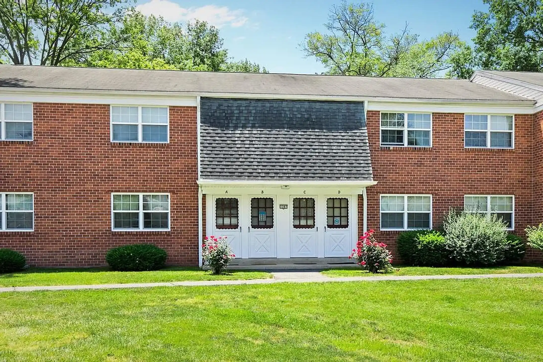 Manor House Apartments - Lancaster, PA 17603 | ApartmentGuide.com