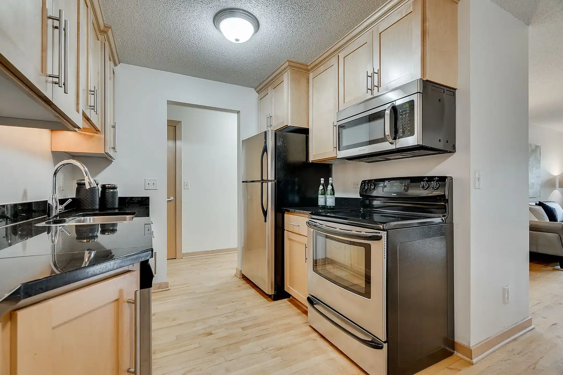 311 Kenwood Parkway - Minneapolis, MN 55403 | ApartmentGuide.com