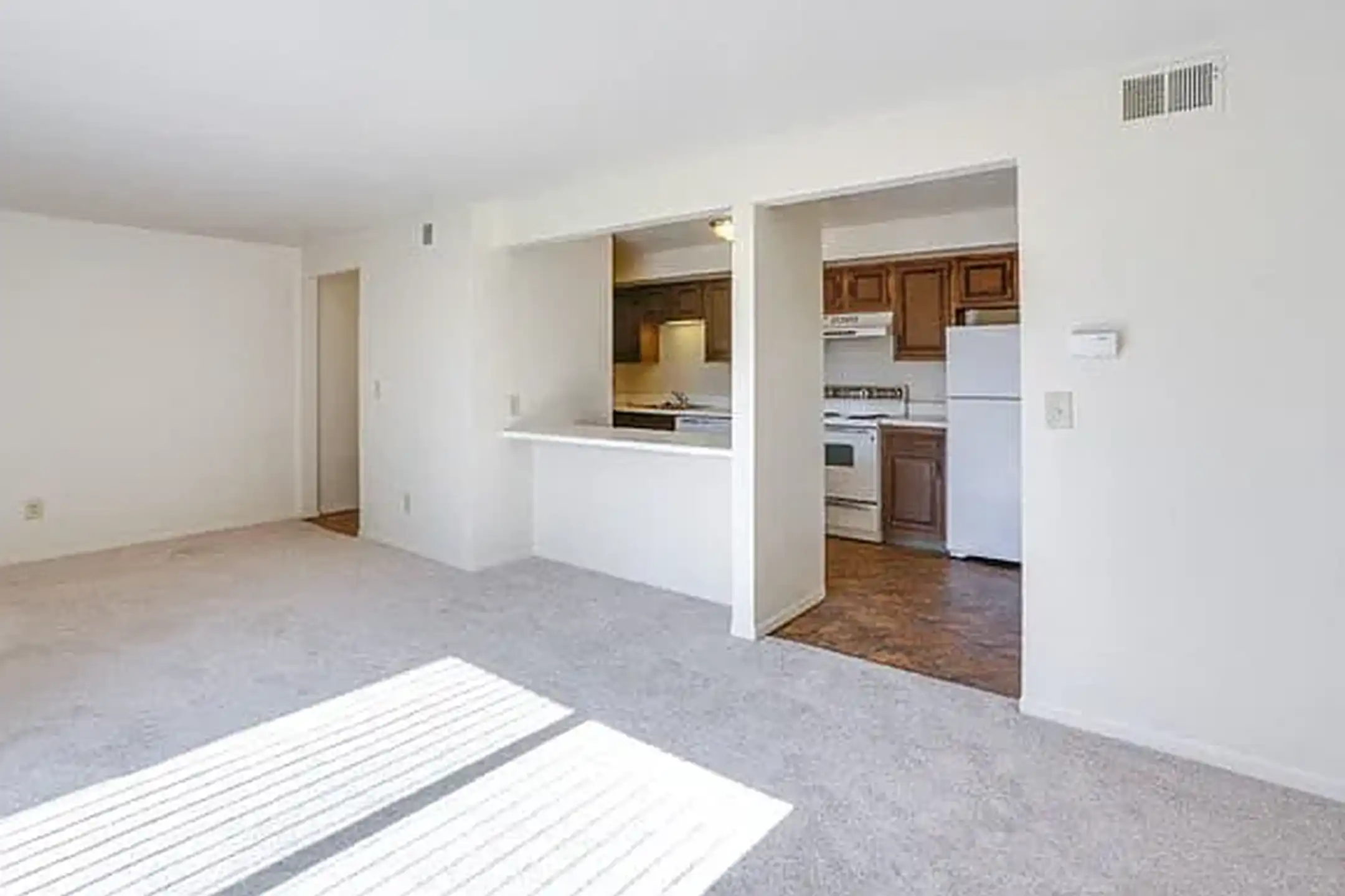 Liberty Square Apartments - Buffalo, NY 14228 | ApartmentGuide.com