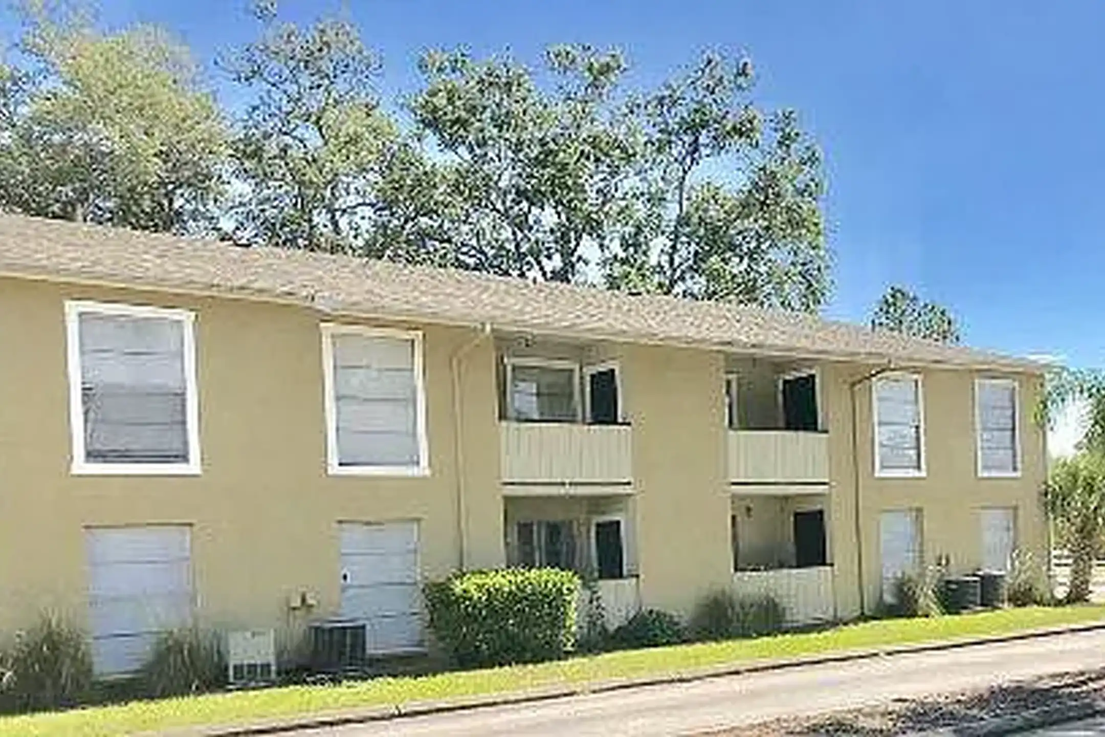 Shadow Pines Apartments - Tampa, FL 33612 | ApartmentGuide.com