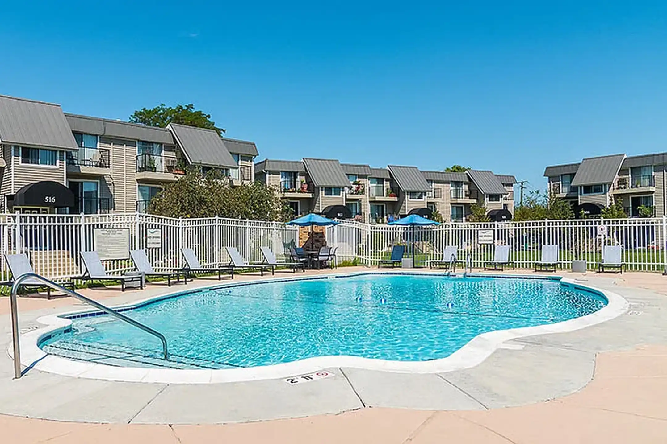 The Lakes at Fountain Square Apartment Homes - Waukegan, IL 60085 ...