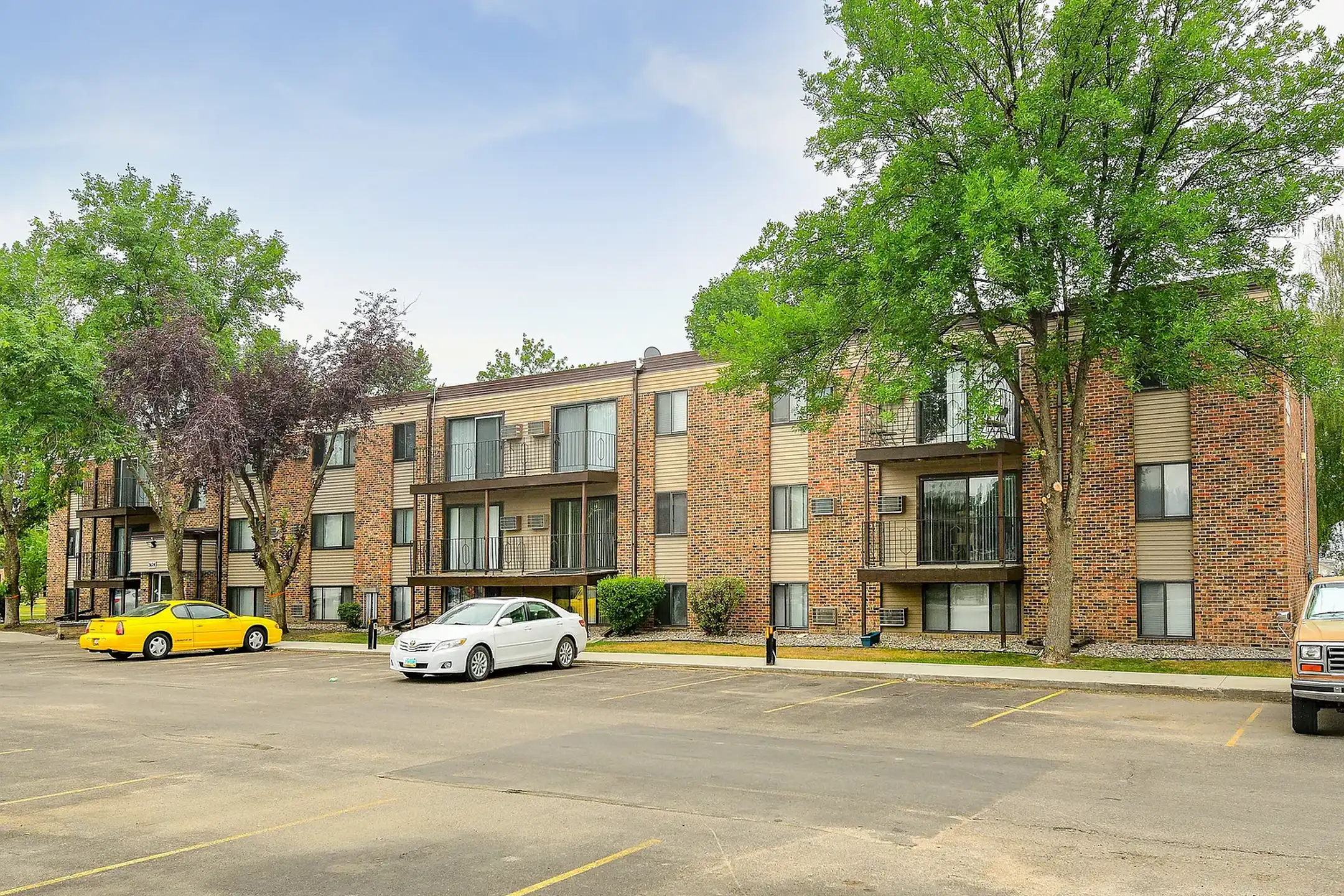 Landmark Estates - Grand Forks, ND 58201 | ApartmentGuide.com