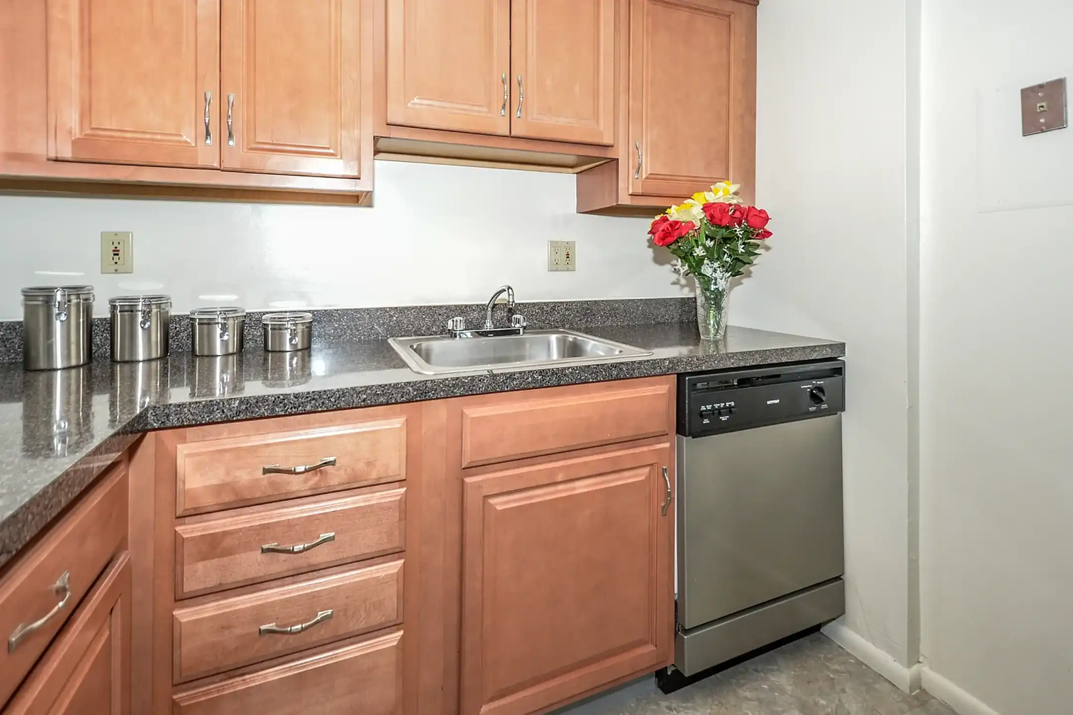 Sanbrook Apartments - Bethlehem, PA 18015 | ApartmentGuide.com