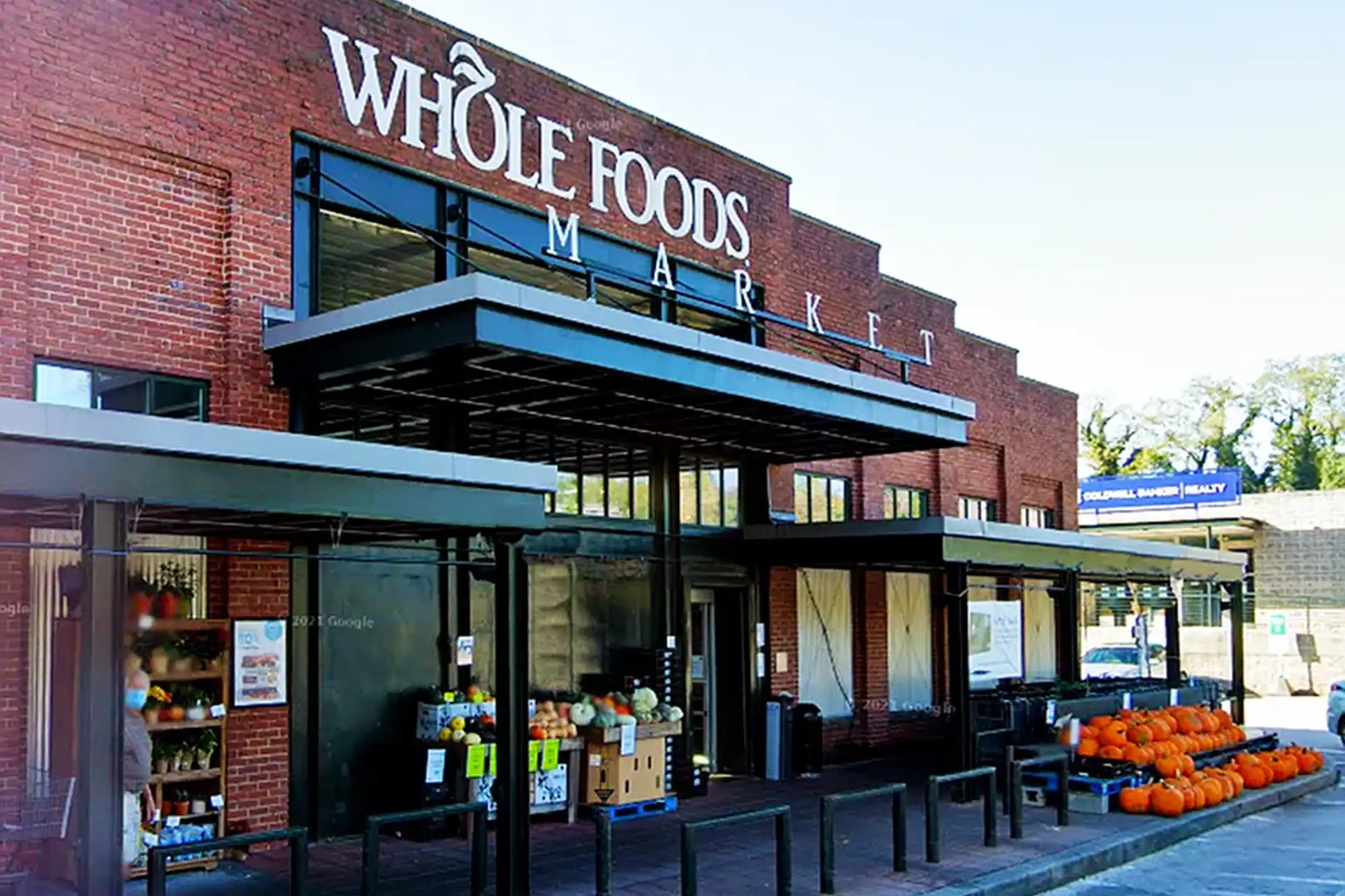 The Falls at Roland Park - Baltimore, MD 21210 | ApartmentGuide.com