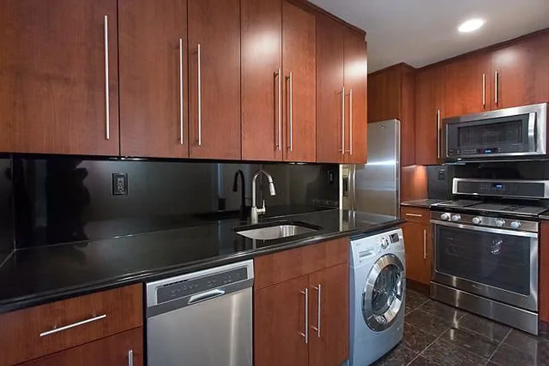 Fairfield Manor at Douglaston - Douglaston, NY 11363 | ApartmentGuide.com