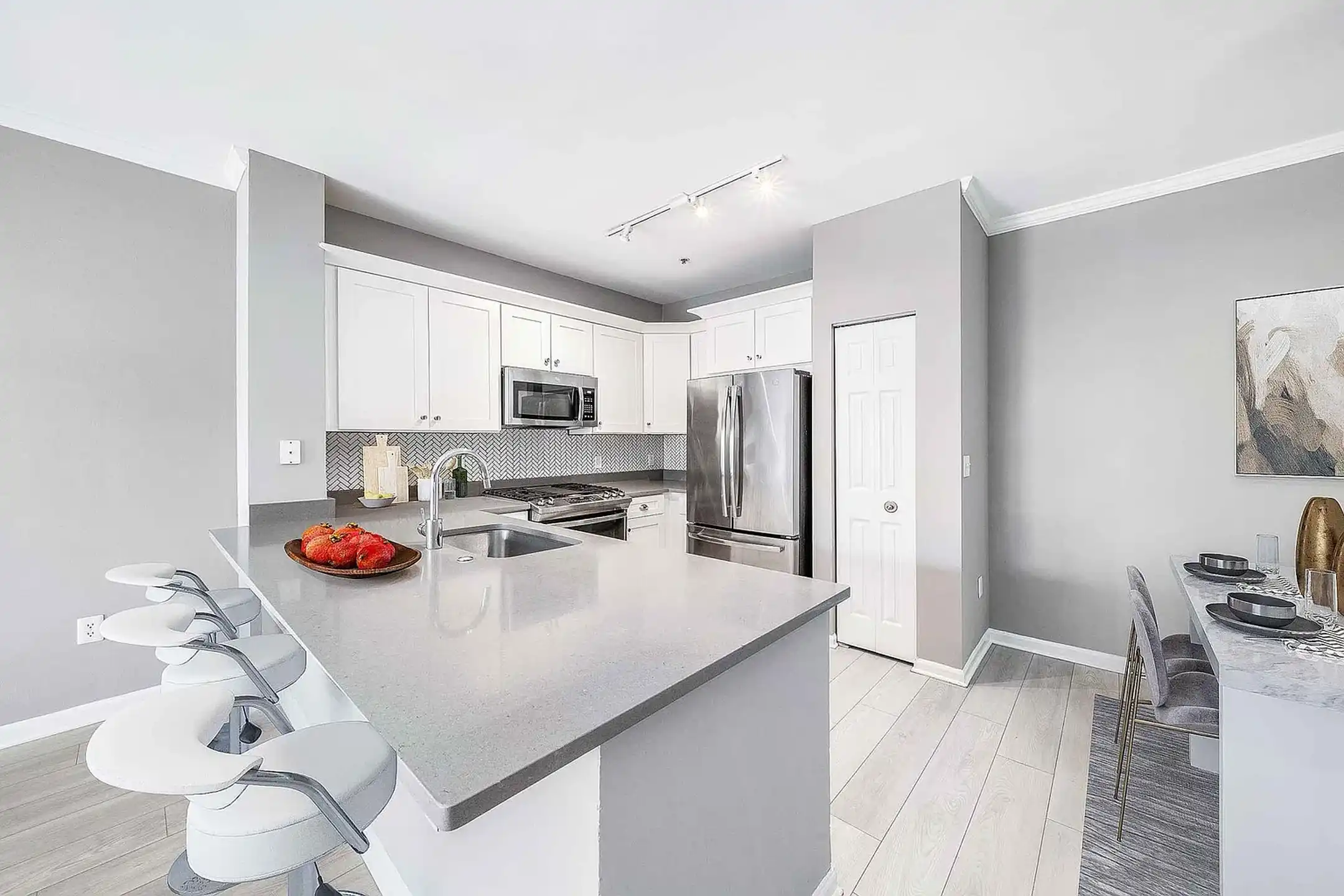 River Run at Naperville - Naperville, IL 60564 | ApartmentGuide.com