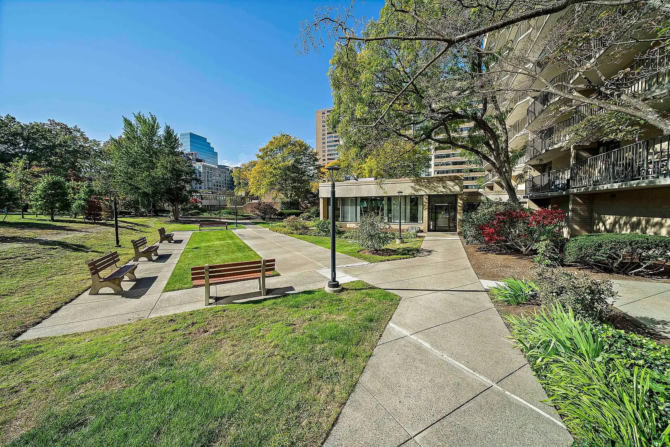 Amy Lowell Apartments - Boston, MA 02114 | ApartmentGuide.com