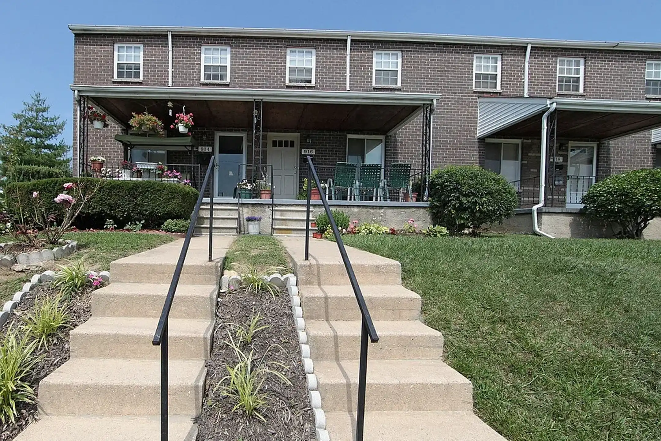 Foxridge Townhomes - Essex, MD 21221 | ApartmentGuide.com