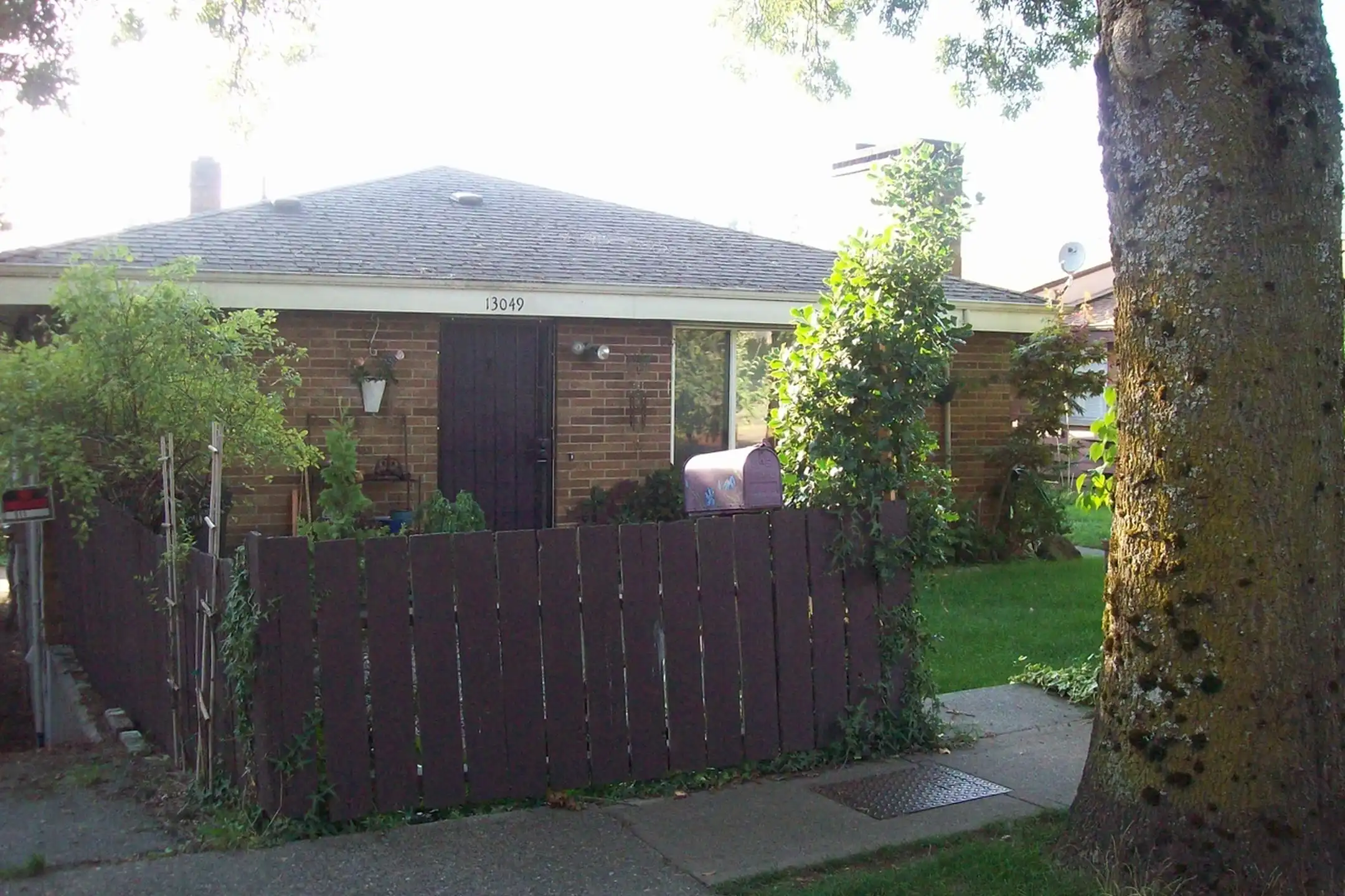 13049 35th Ave NE - Seattle, WA 98125 | ApartmentGuide.com