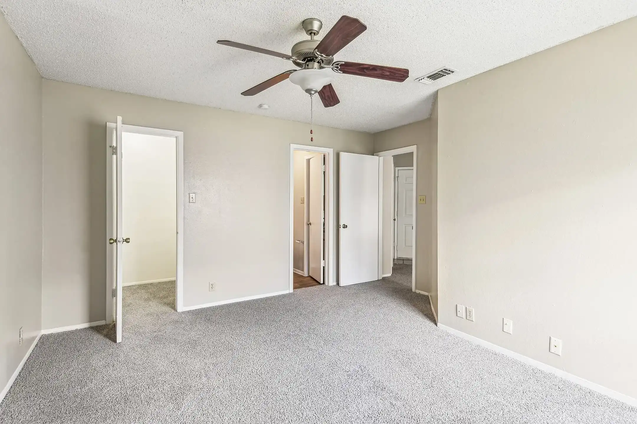 Bandera Crossing - San Antonio, TX 78254 | ApartmentGuide.com