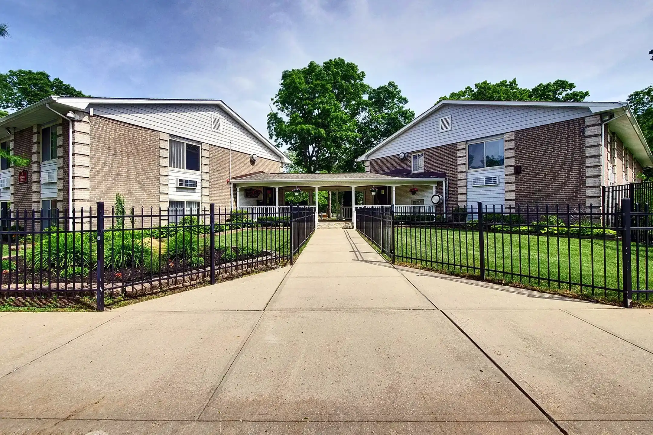 Oakview Apartments - Coram, NY 11727 | ApartmentGuide.com