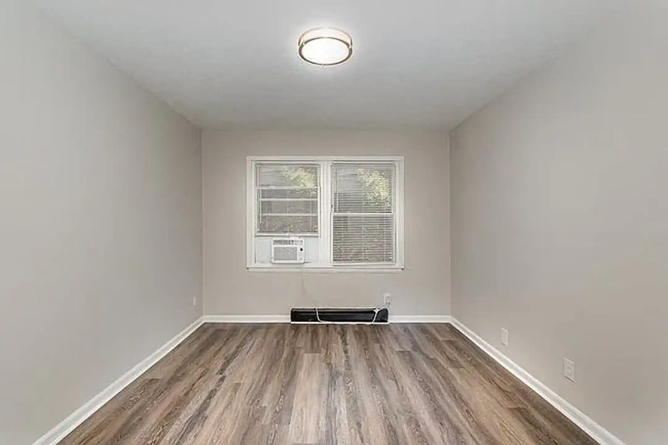 Nu Wesley East - Charlotte, NC 28208 | ApartmentGuide.com