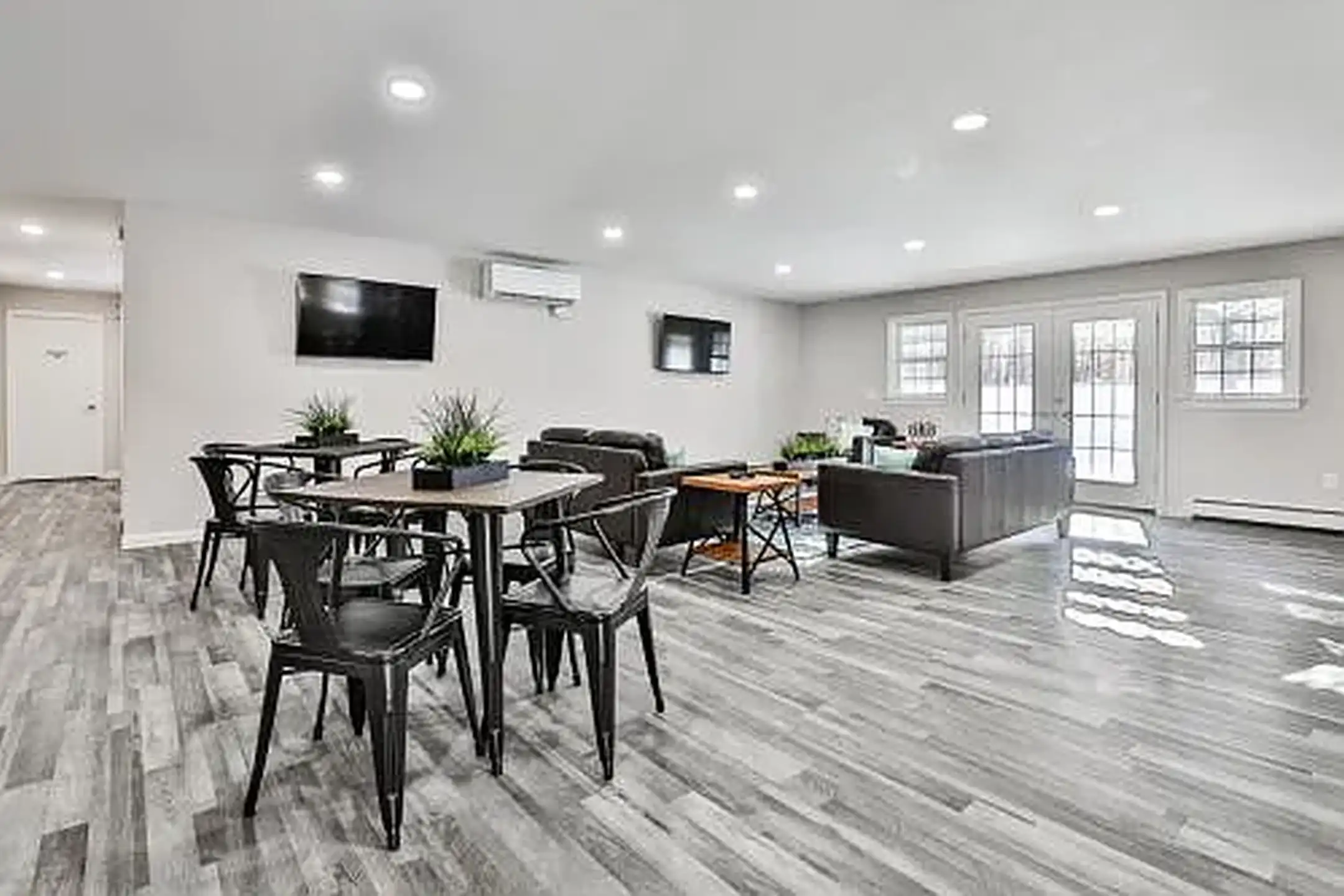 The Apartments at Cranmore Ridge - Concord, NH 03301 | ApartmentGuide.com