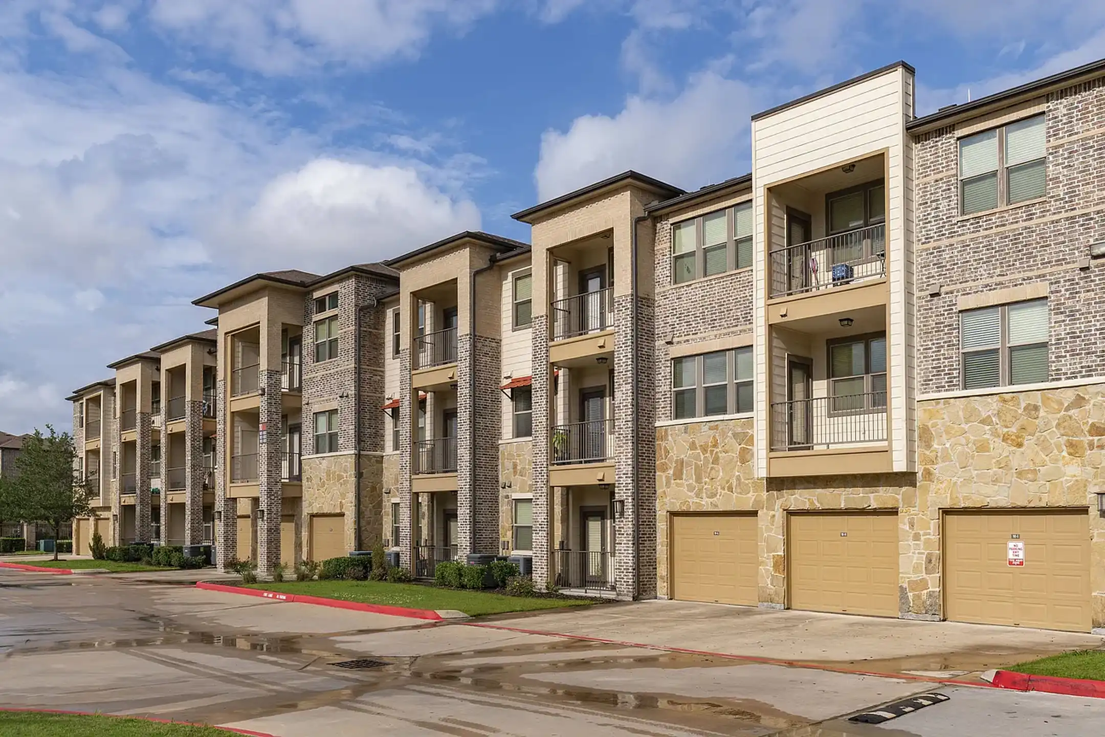 Radius at Shadow Creek Ranch - Pearland, TX 77584 | ApartmentGuide.com