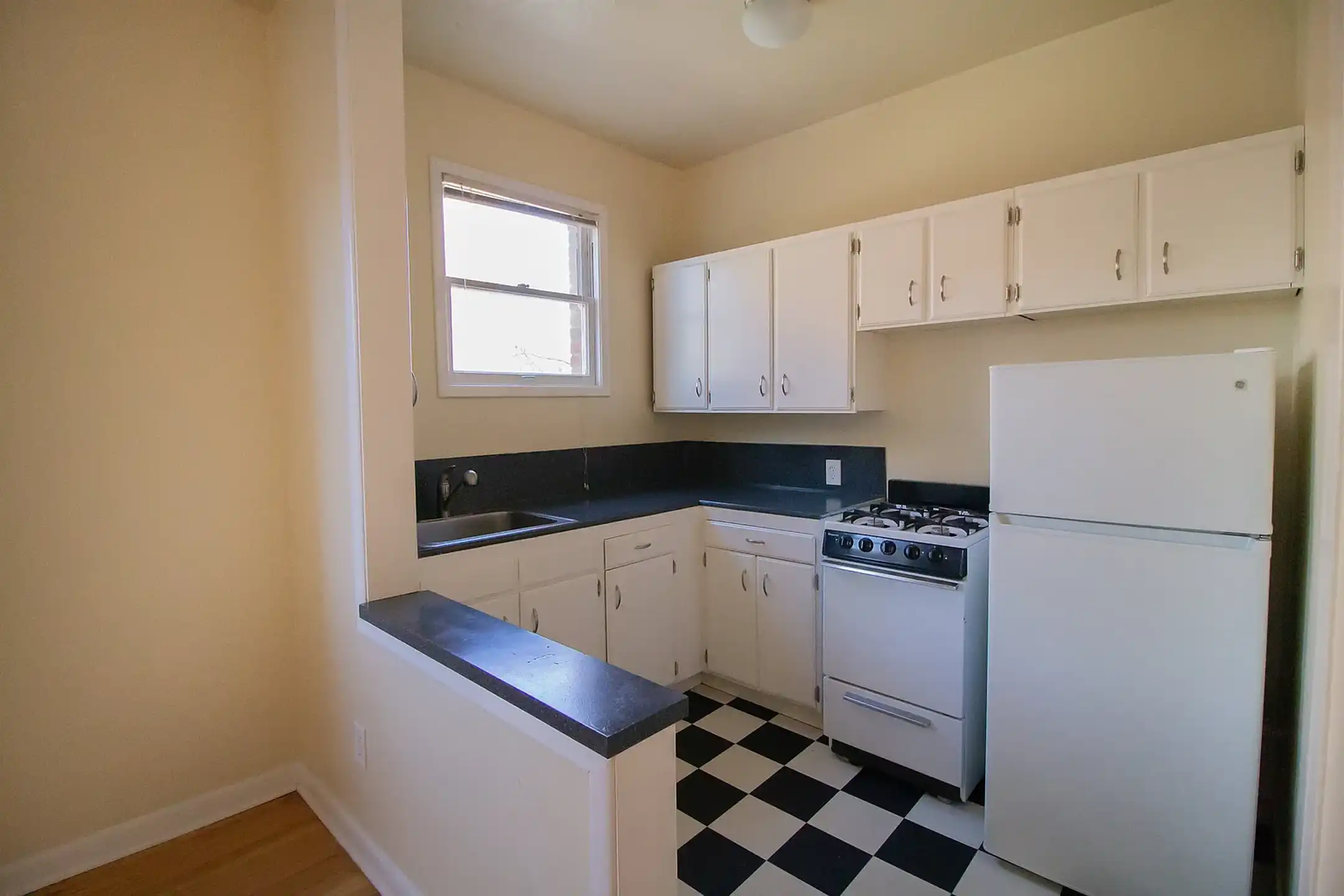 The Benson Apartments - Portland, OR 97209 | ApartmentGuide.com