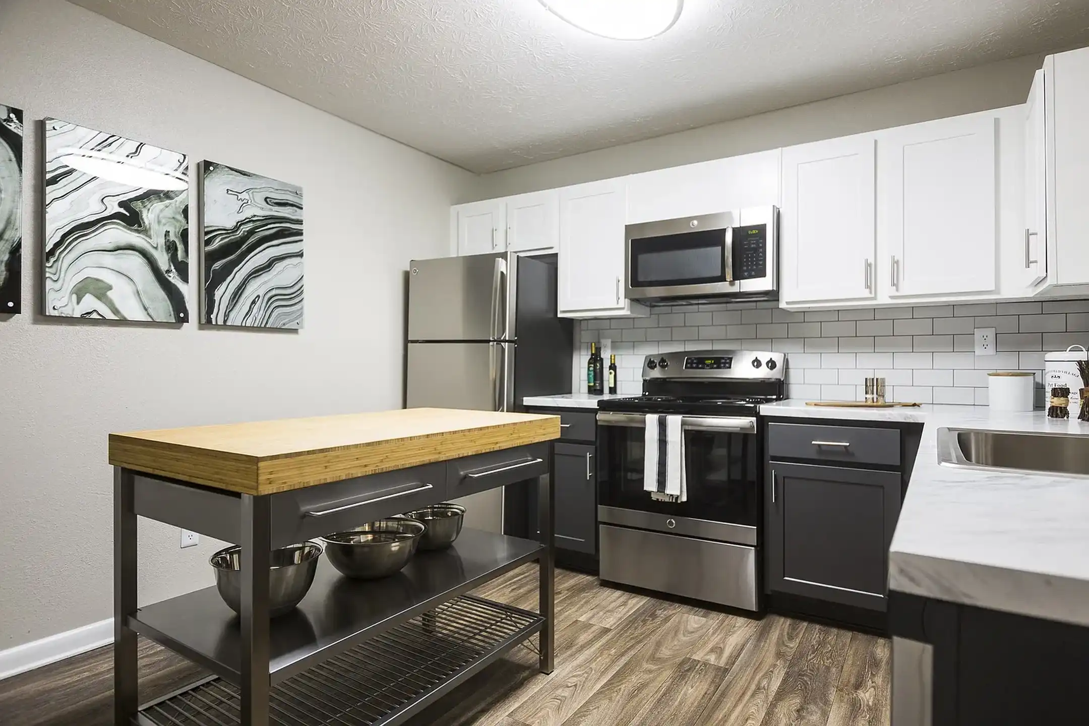 The Overlook Sandy Springs - Atlanta, GA 30350 | ApartmentGuide.com