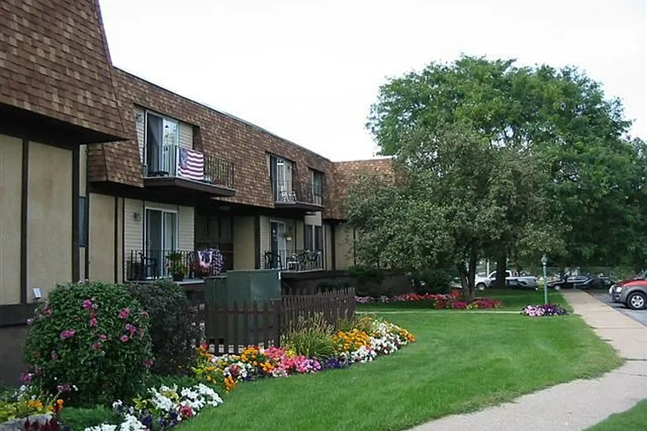 Gaslight Apartments - Saratoga Springs, NY 12866 | ApartmentGuide.com