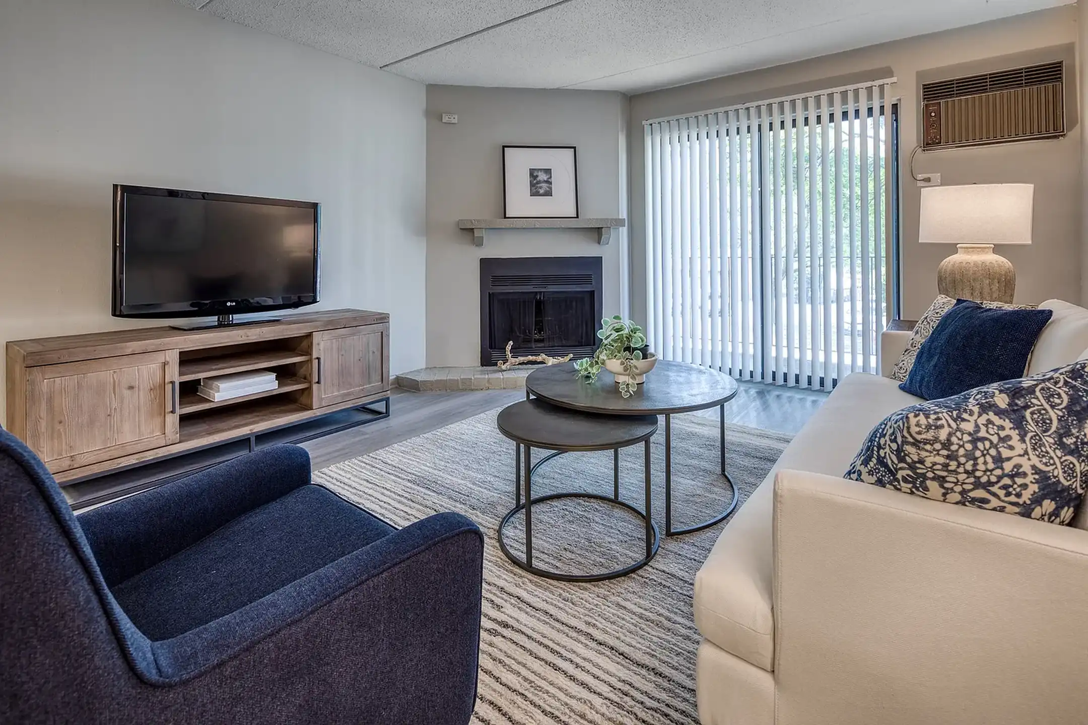 Views of Naperville - Naperville, IL 60563 | ApartmentGuide.com