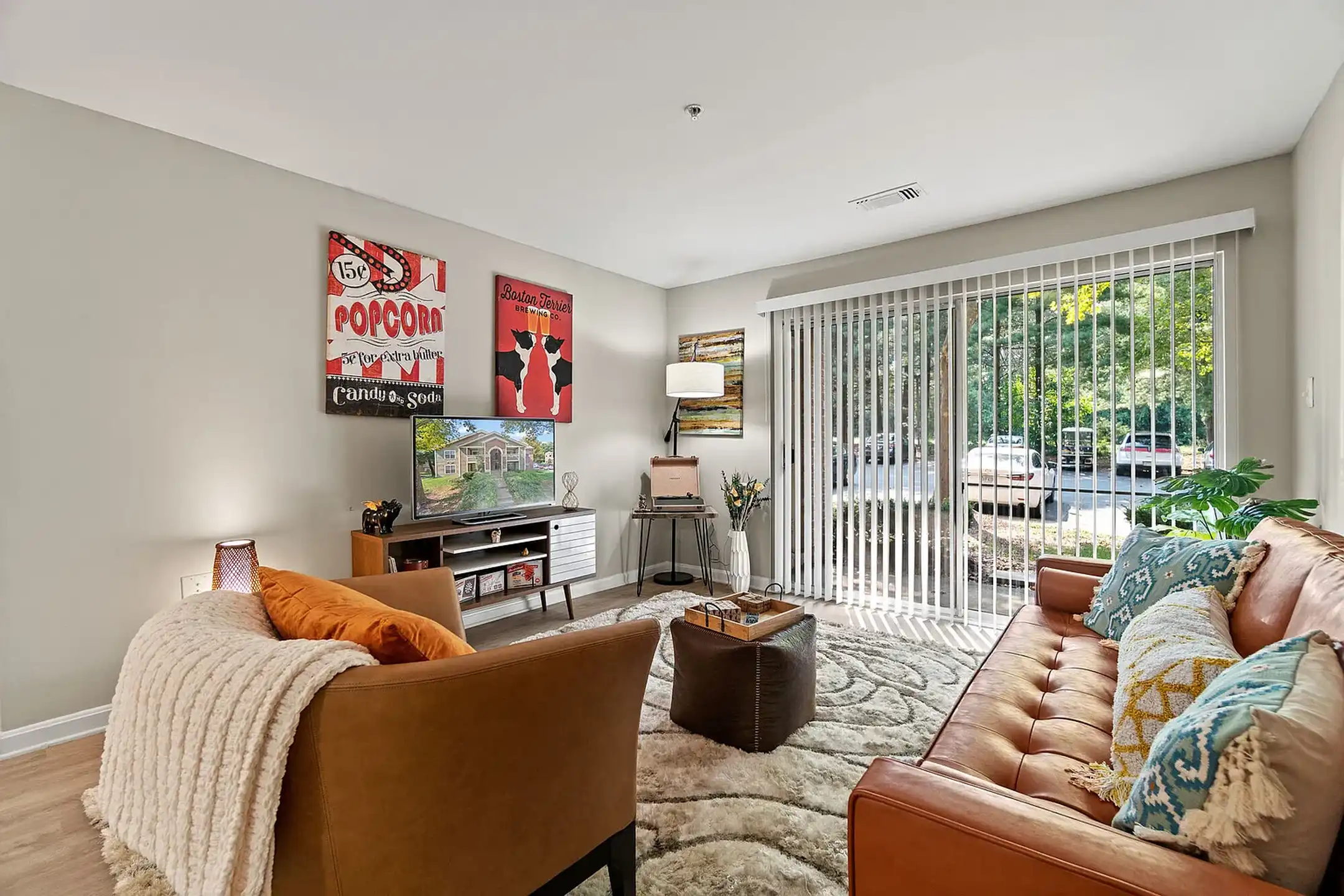 Ellipse at Fairfax Corner - Fairfax, VA 22030 | ApartmentGuide.com